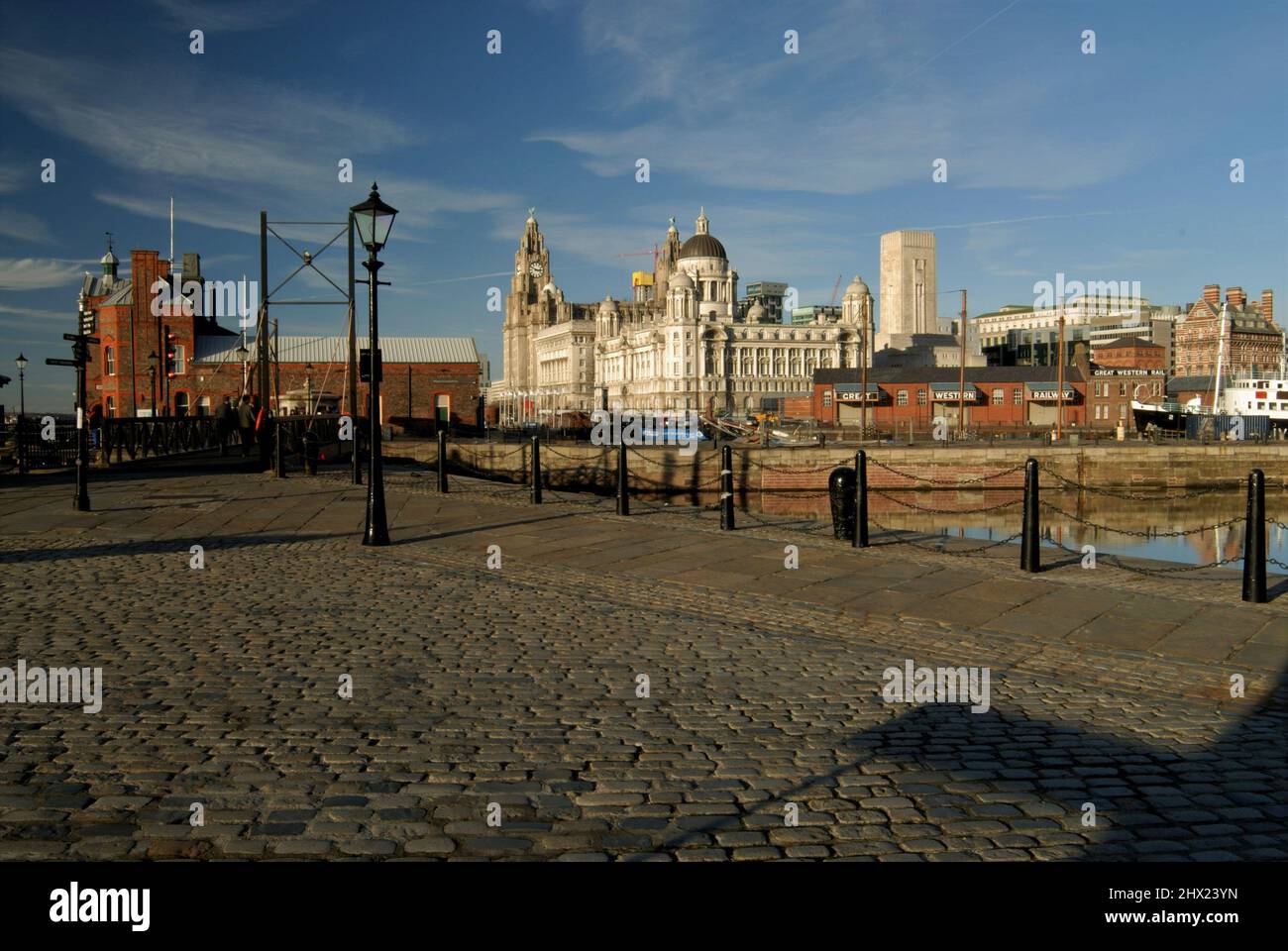 Customs house and cunard building hi-res stock photography and images ...