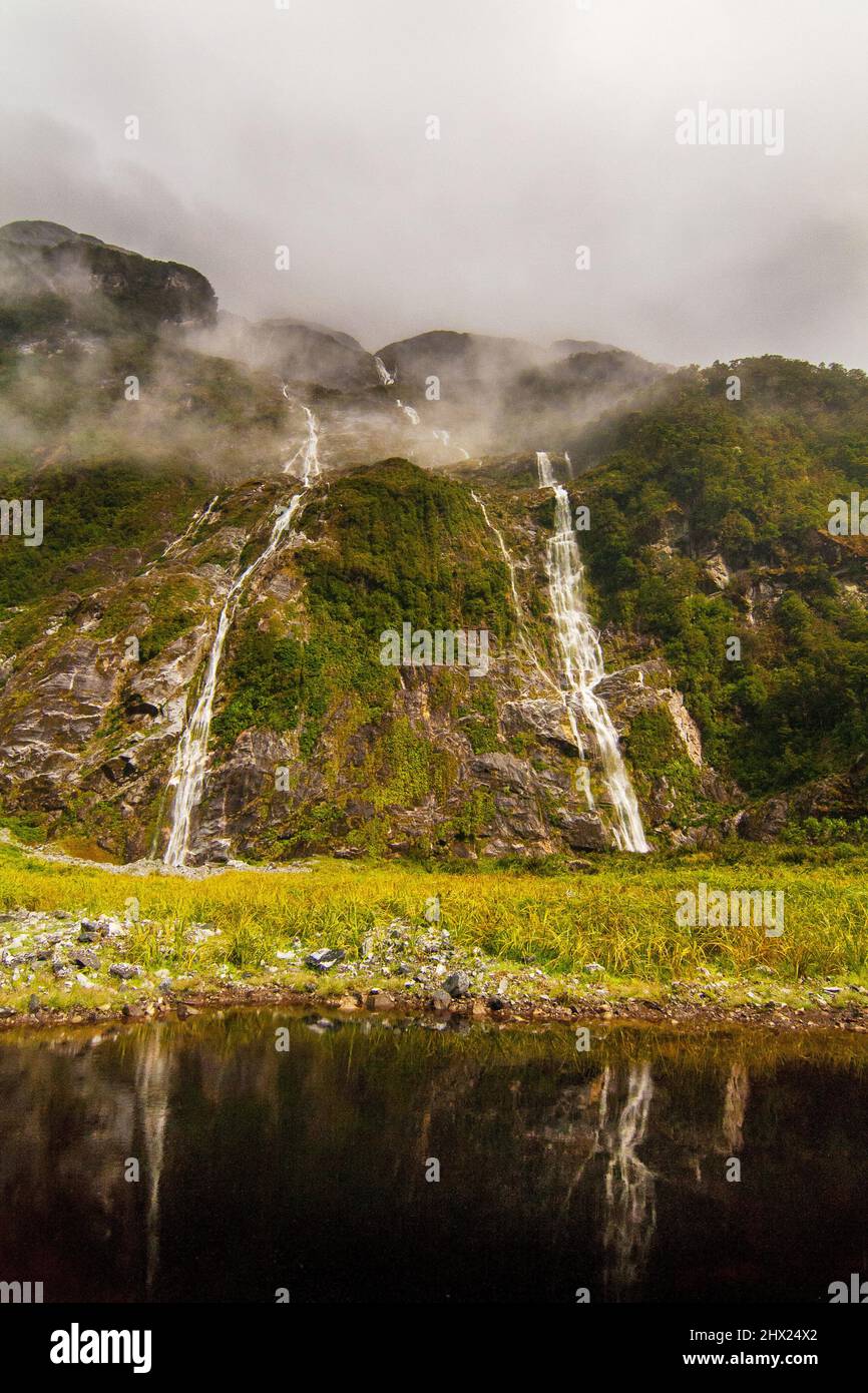 Rmirror lake waterfalls hi-res stock photography and images - Alamy