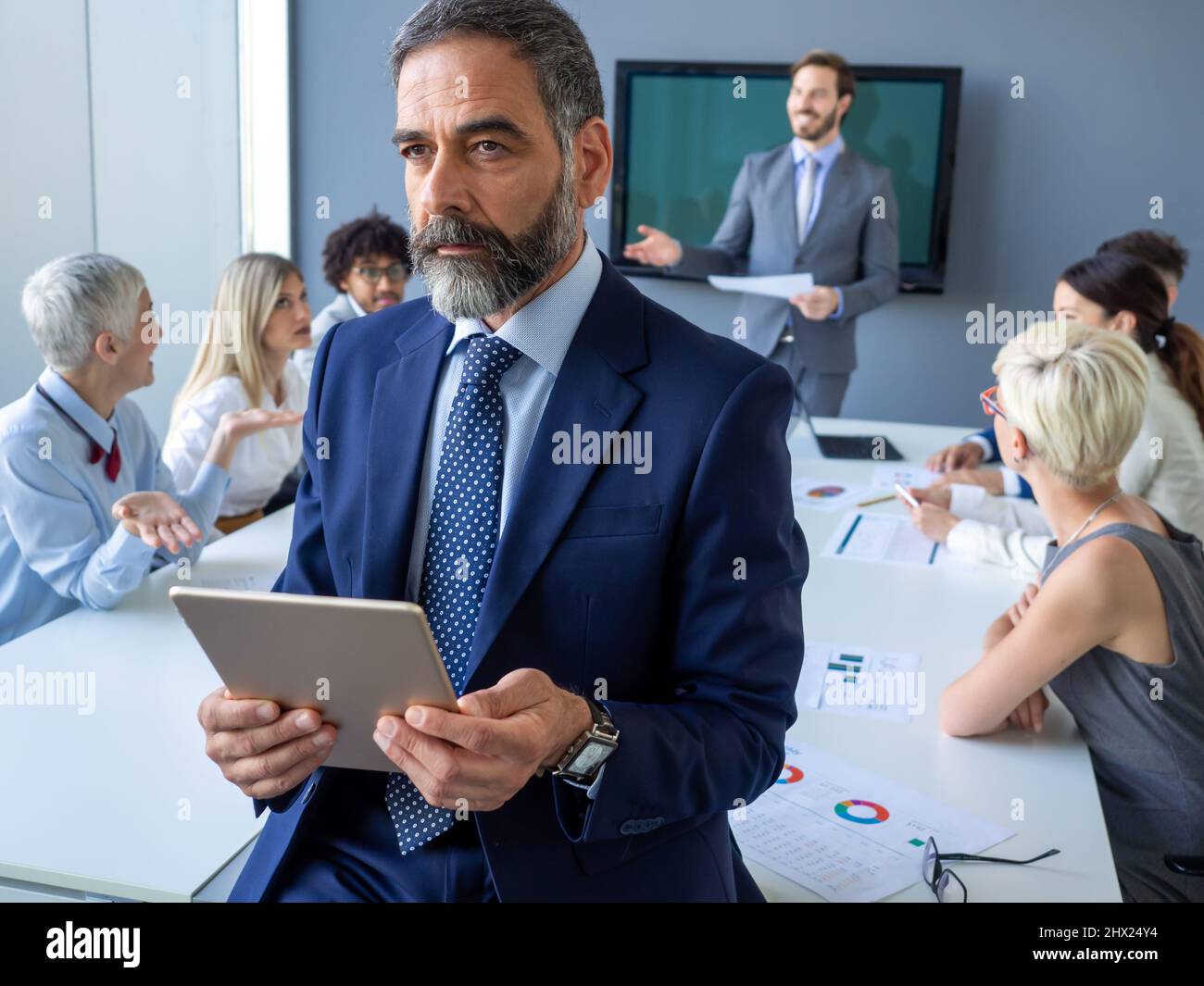 Senior businessman people hi-res stock photography and images - Alamy