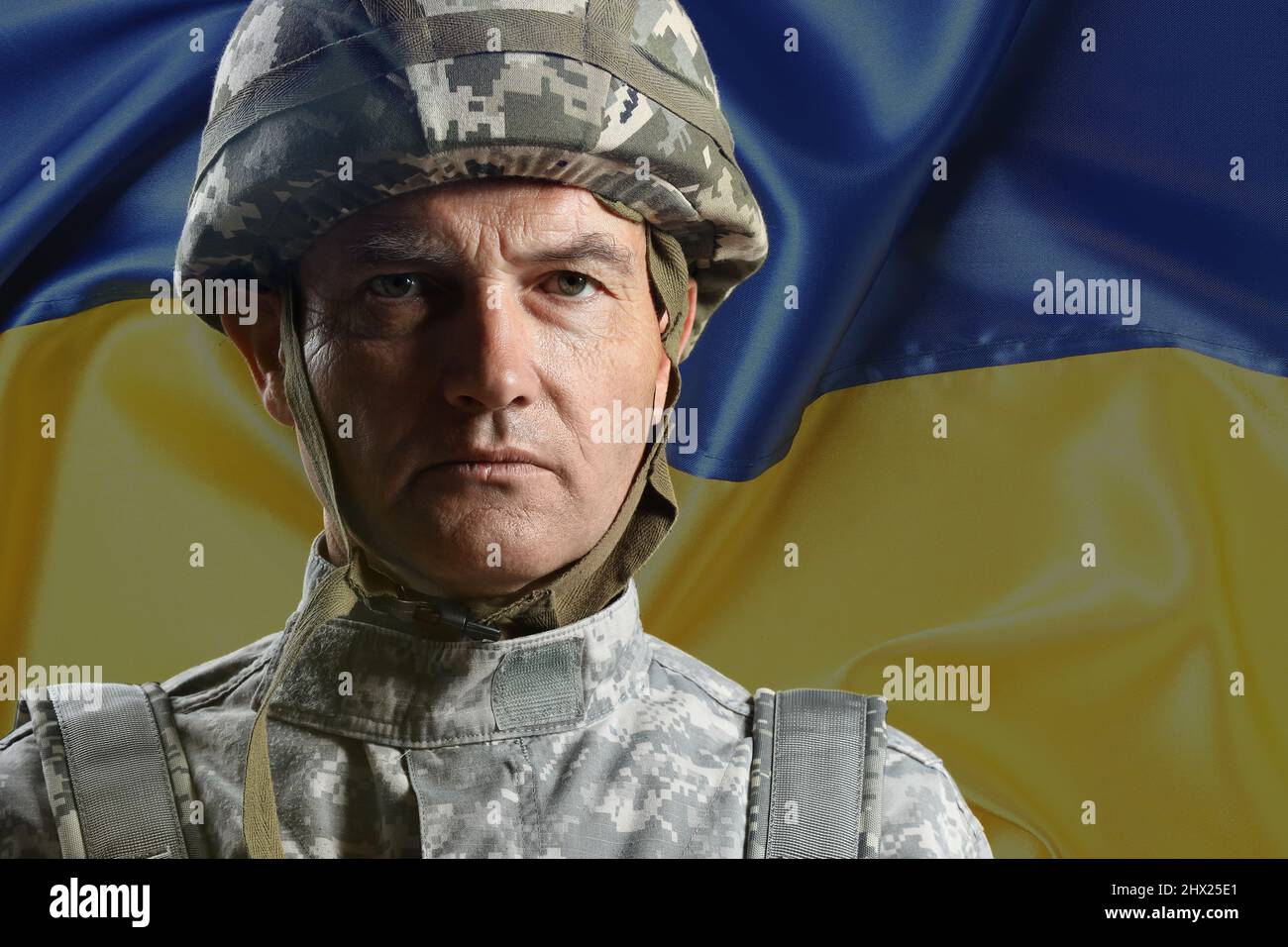 Mature soldier against flag hi-res stock photography and images - Alamy