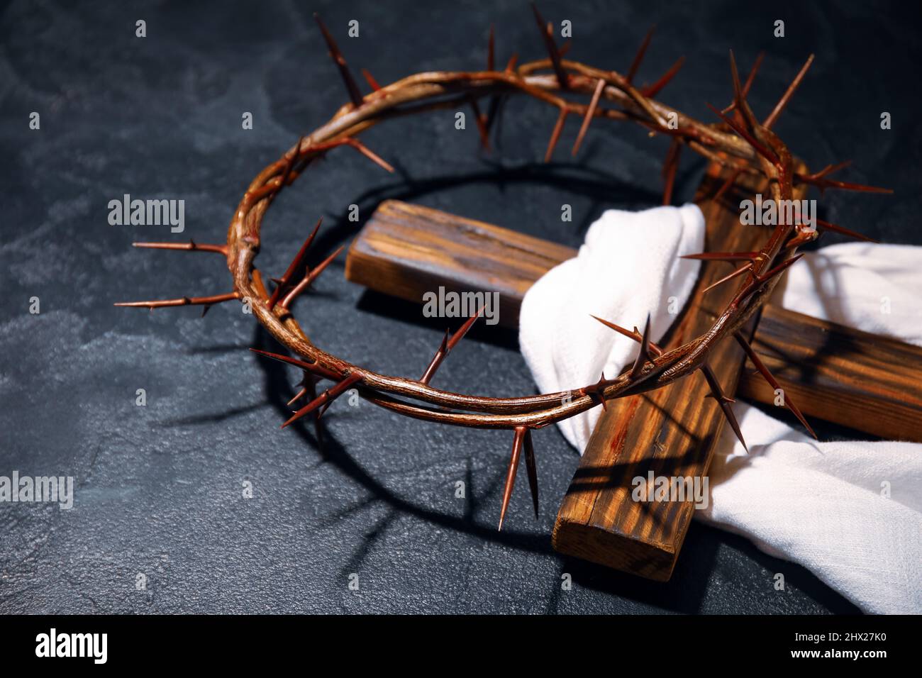 Crown of thorns with wooden cross and shroud on dark background Stock ...