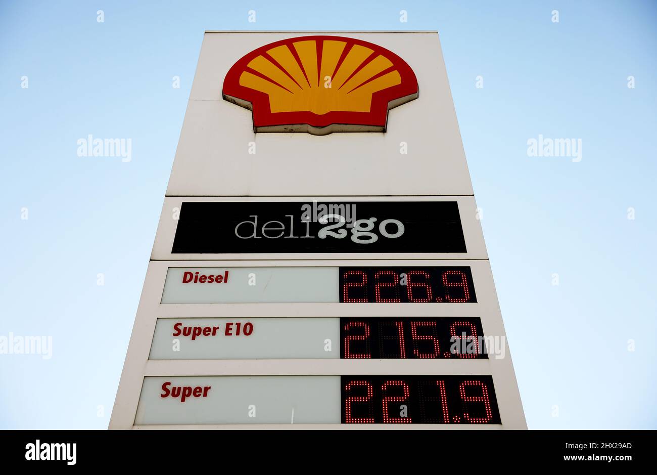 Cologne, Germany. 09th Mar, 2022. Gasoline and diesel prices are ...