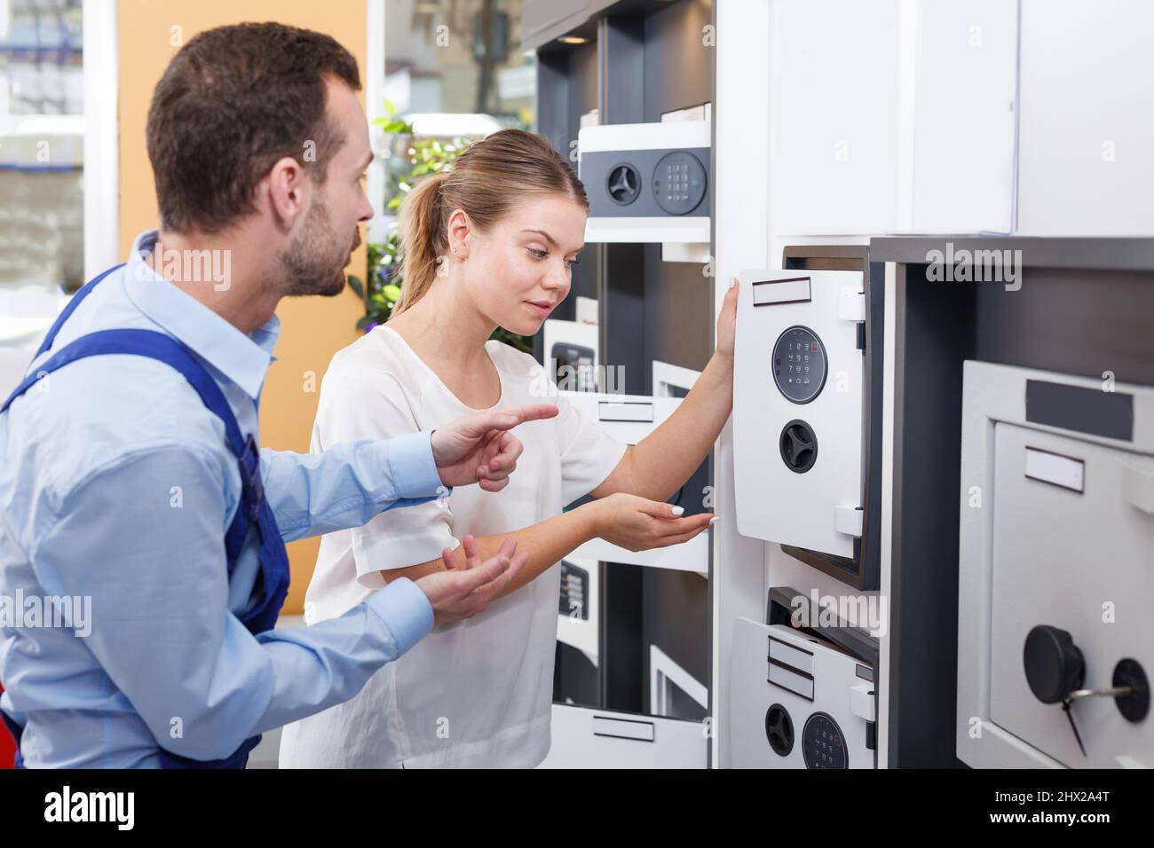 Helping customer smiling hi-res stock photography and images - Alamy