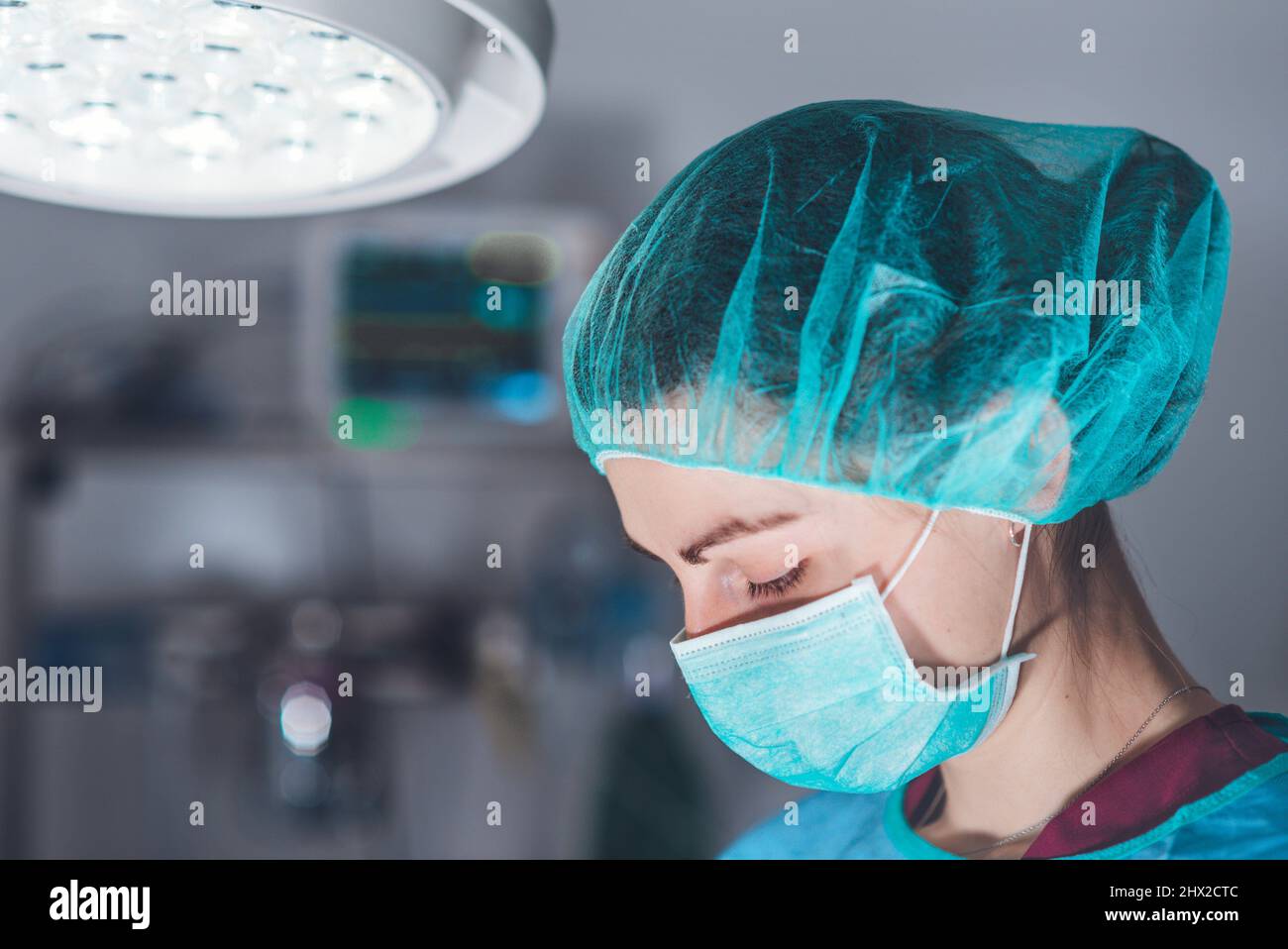 Female surgeon operation hi-res stock photography and images - Alamy