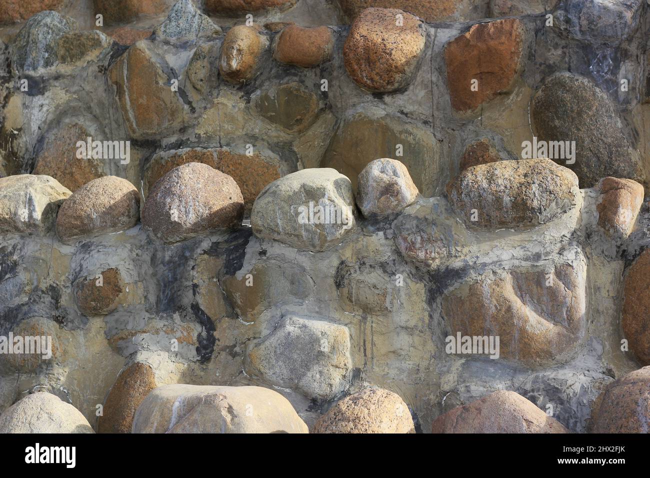 Rustic stone wall created out of granite boulders Stock Photo - Alamy