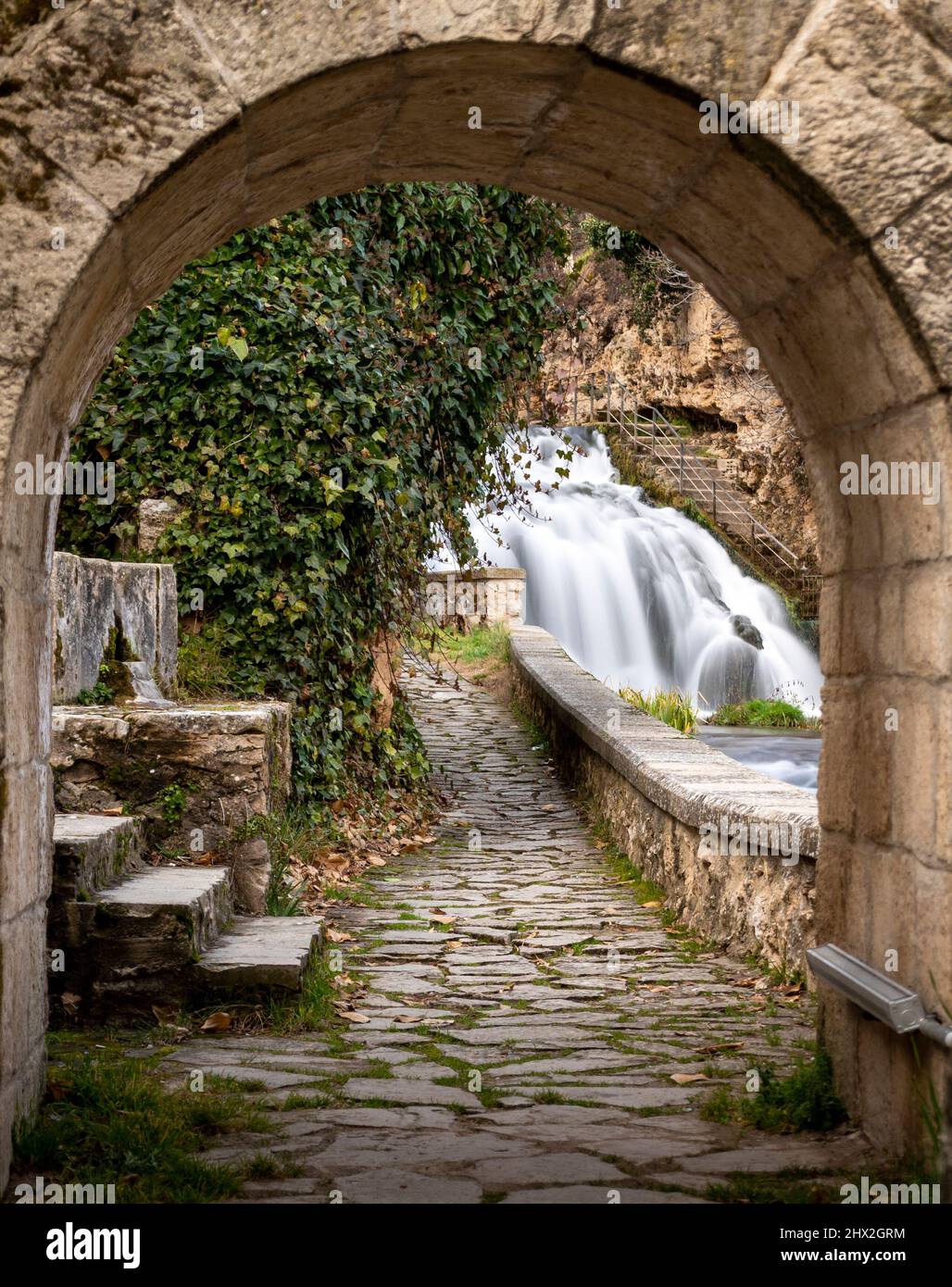 Through arch bridge reflections hi-res stock photography and images - Alamy