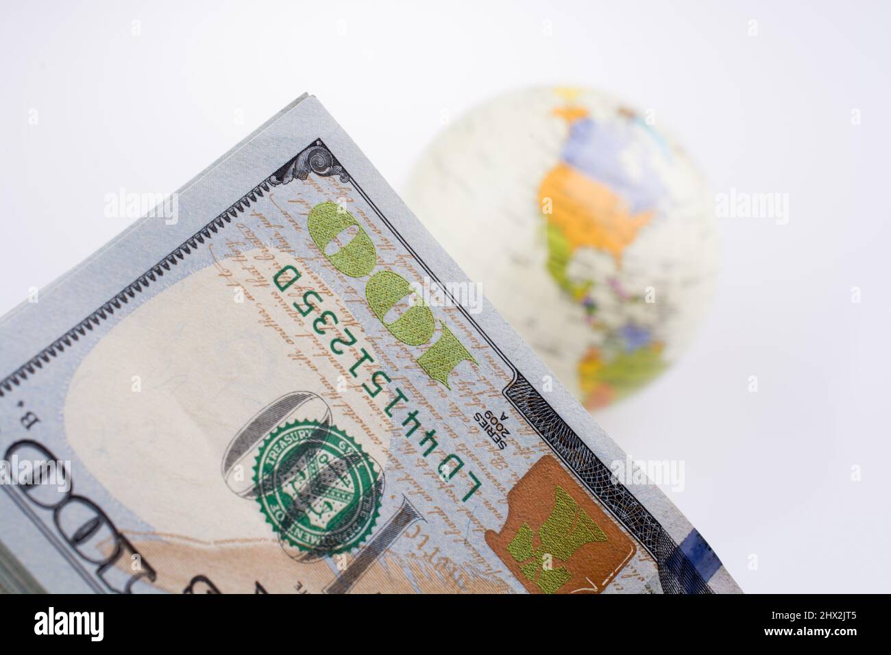 World globe banknotes hi-res stock photography and images - Alamy