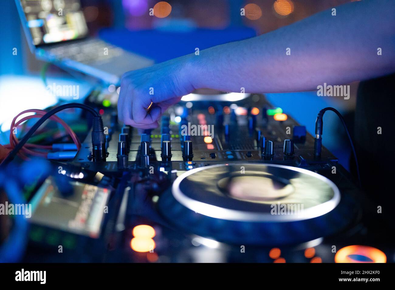 Disco jockey hi-res stock photography and images - Alamy
