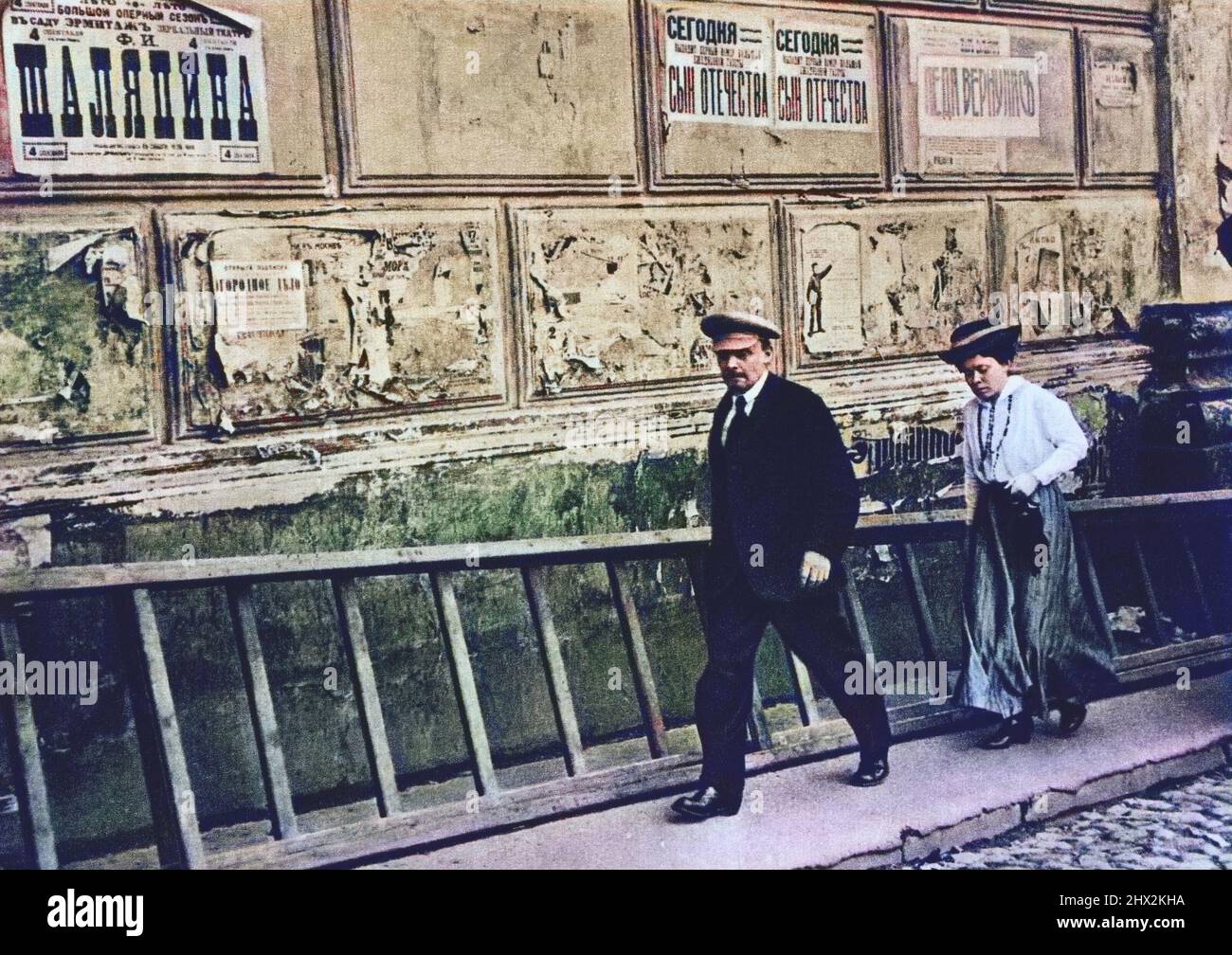 Lenine (Vladimir Ilitch Oulianov dit, 1870-1924) et son epouse Nadejda Kroupskaia (1869-1939) se ...