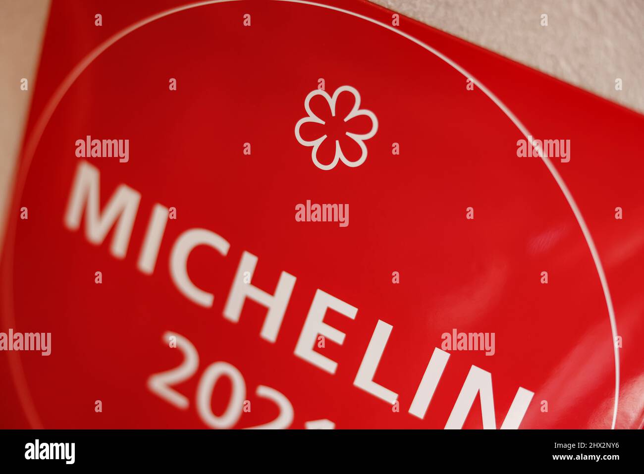 Michelin star food symbol hi-res stock photography and images - Alamy