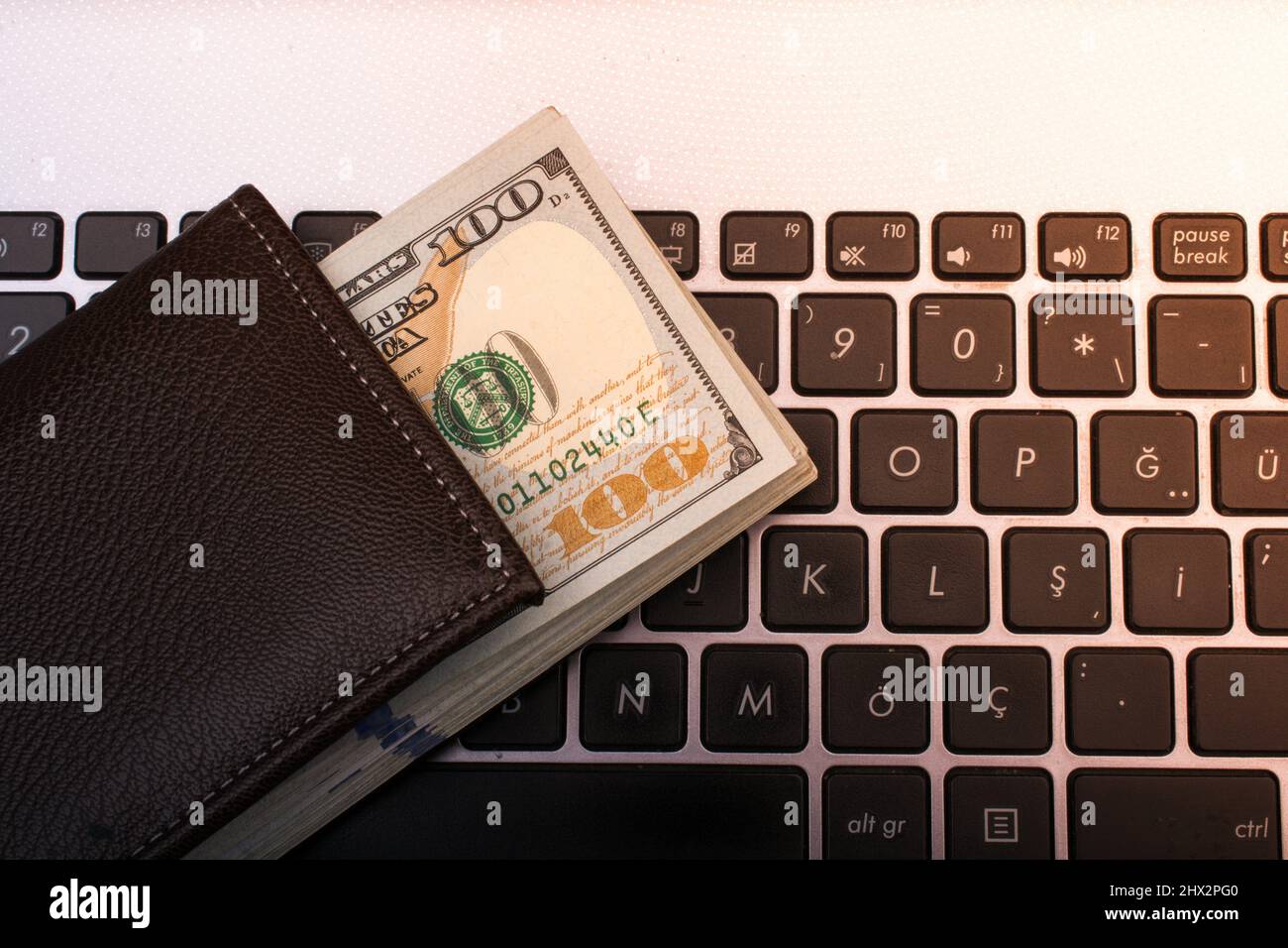 100 dollar computer hi-res stock photography and images - Alamy