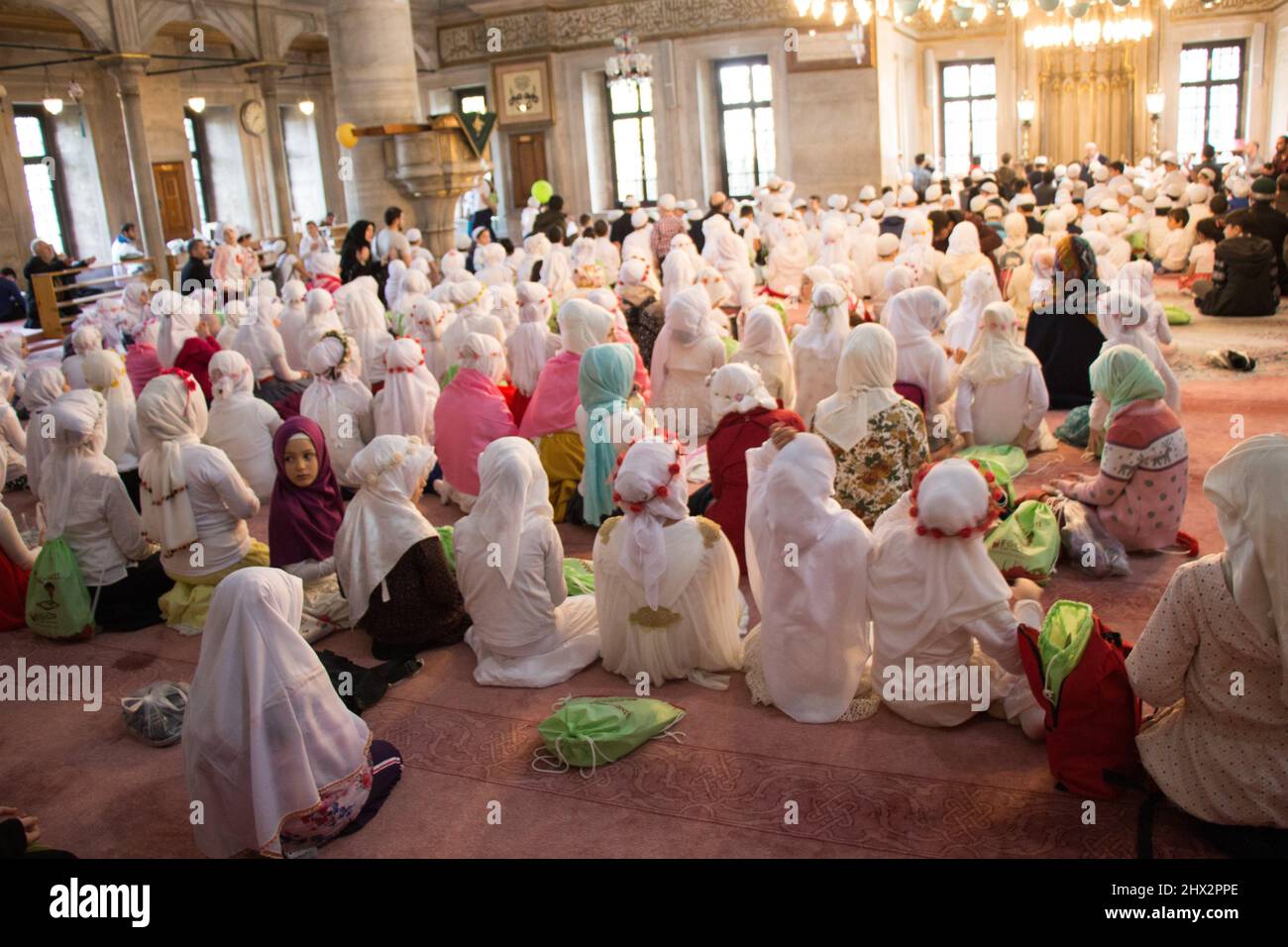 Small muslim girl hi-res stock photography and images - Alamy