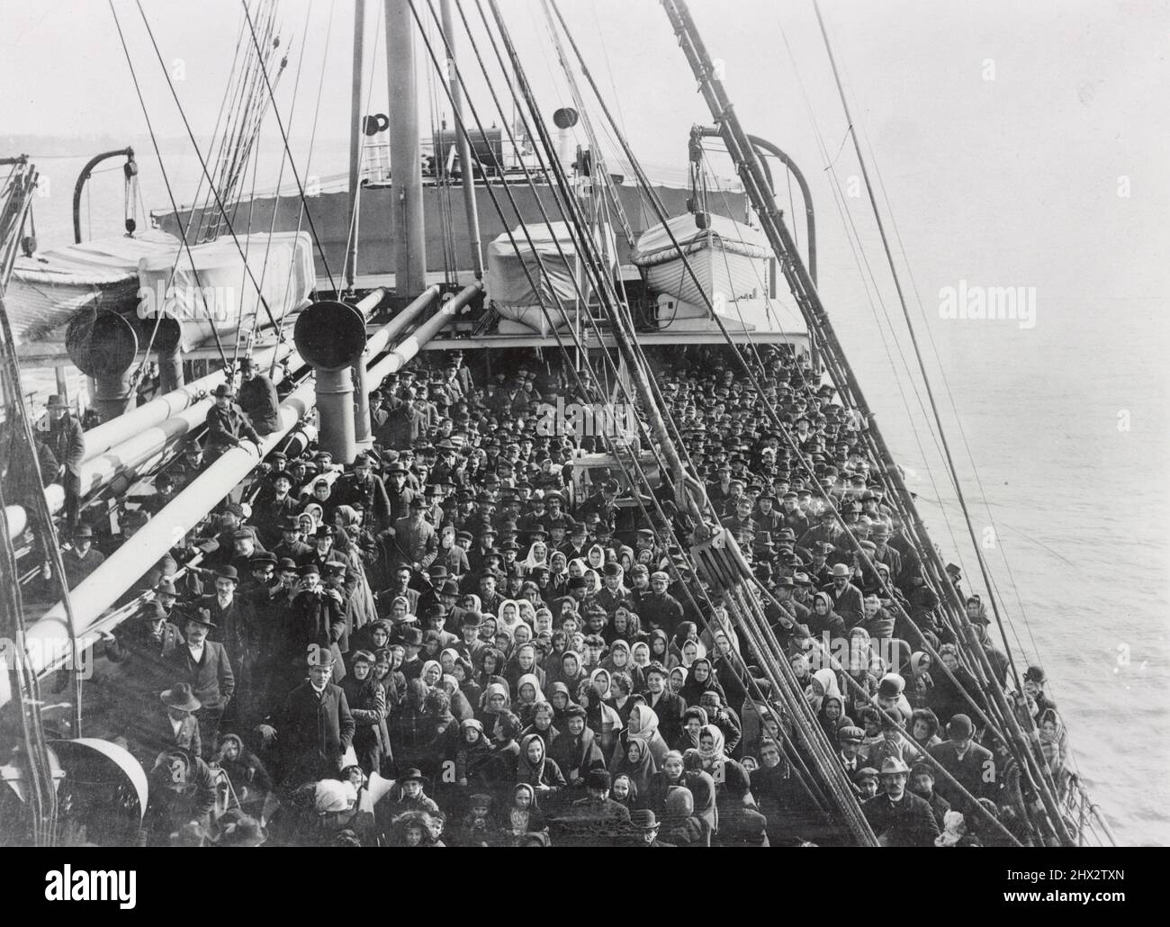 1900 immigrants hi-res stock photography and images - Alamy