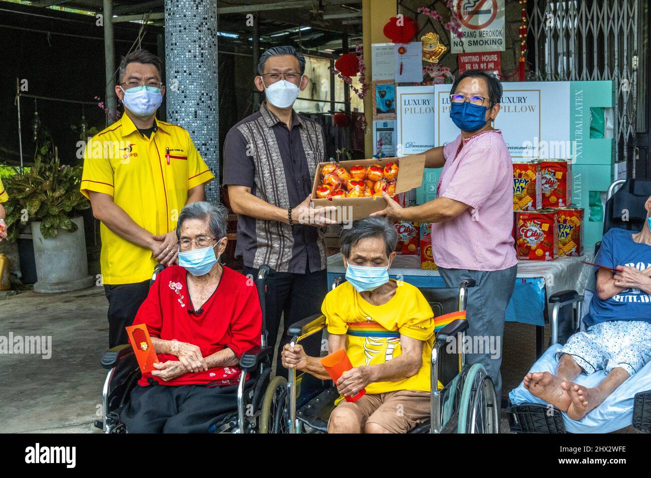 Elderly party home hi-res stock photography and images - Alamy