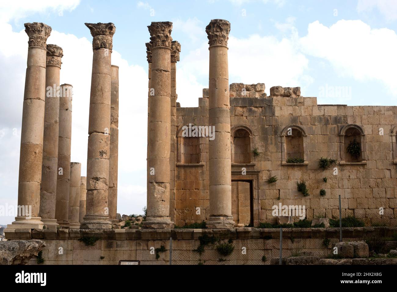 Jerash temple hi-res stock photography and images - Alamy