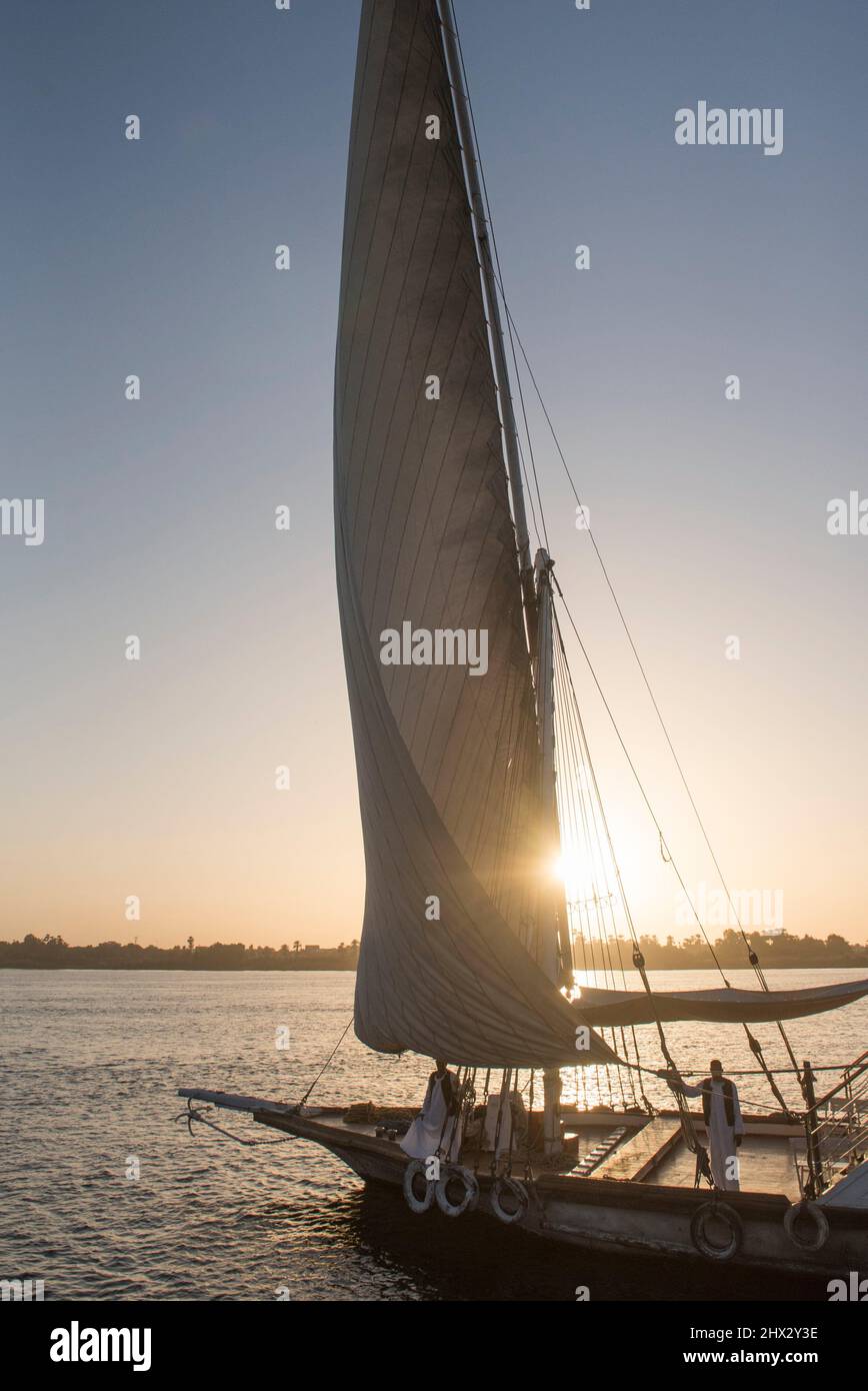 Vertical sail hi-res stock photography and images - Alamy