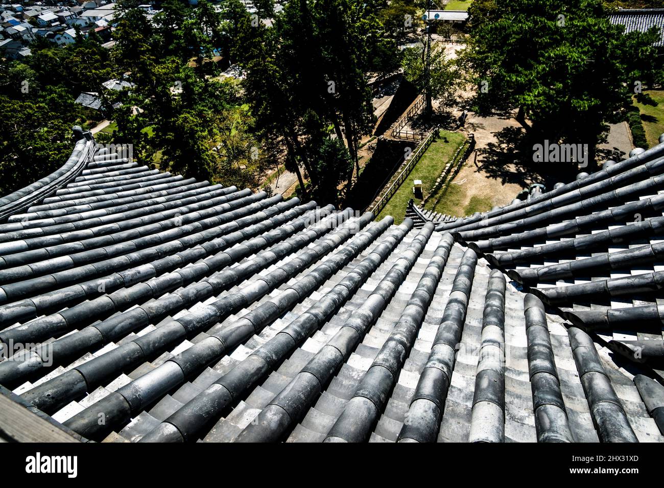 Japan roof tile hi-res stock photography and images - Alamy