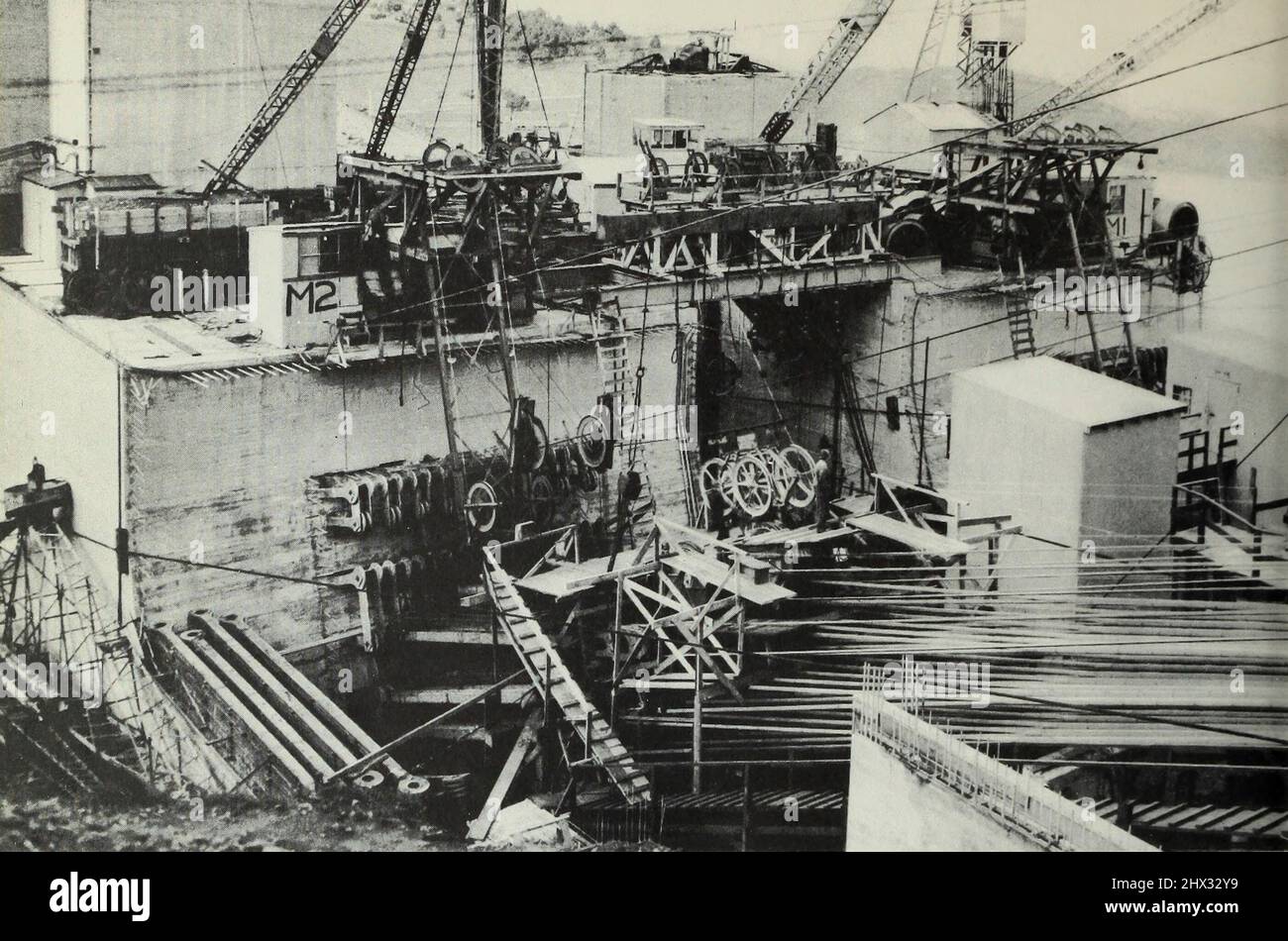 Golden gate bridge construction worker hi-res stock photography and ...