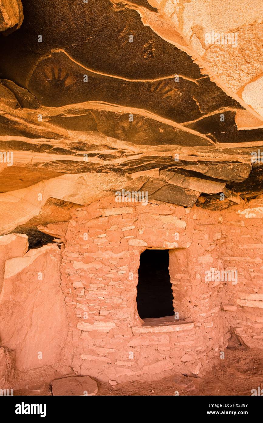 The Fallen Ceiling or Fallen Roof Ruin cliff dwelling in the Road ...