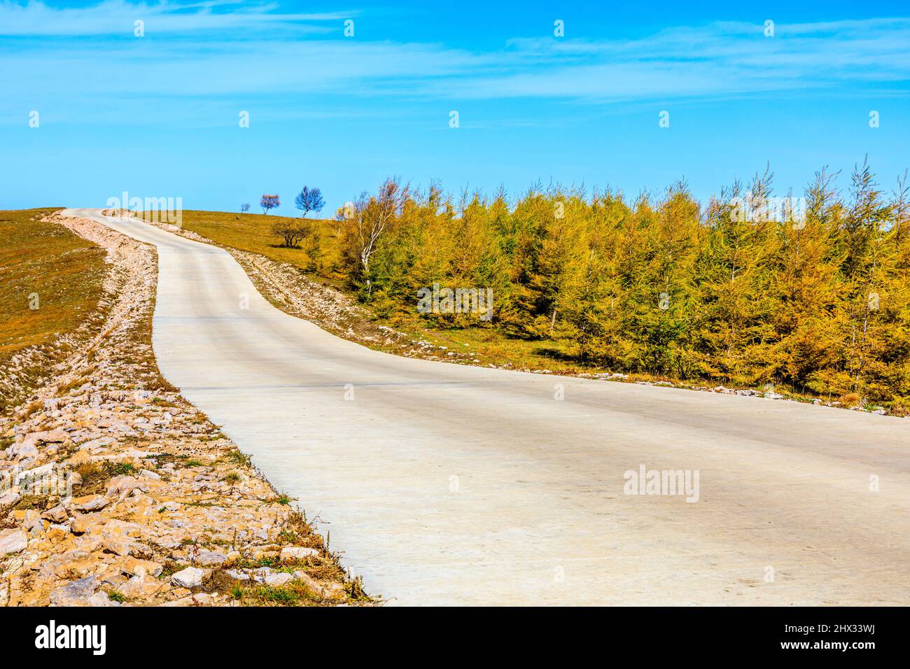 Empty road in the mountains hi-res stock photography and images - Alamy