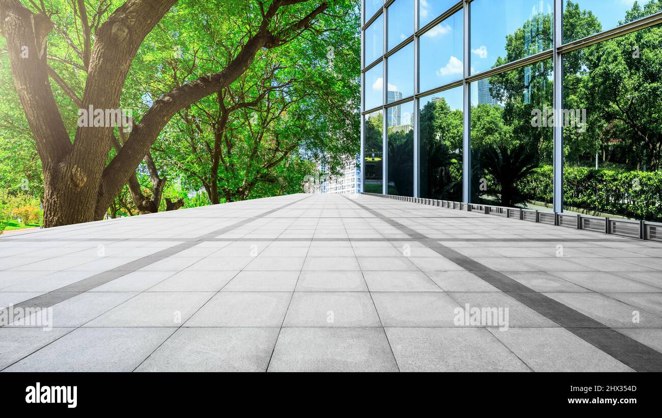 Green glass building hi-res stock photography and images - Alamy