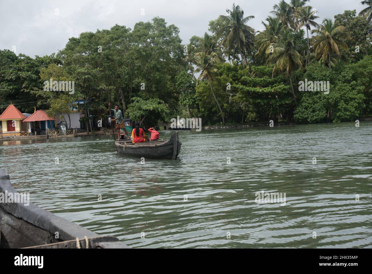 Wood boats india hi-res stock photography and images - Alamy
