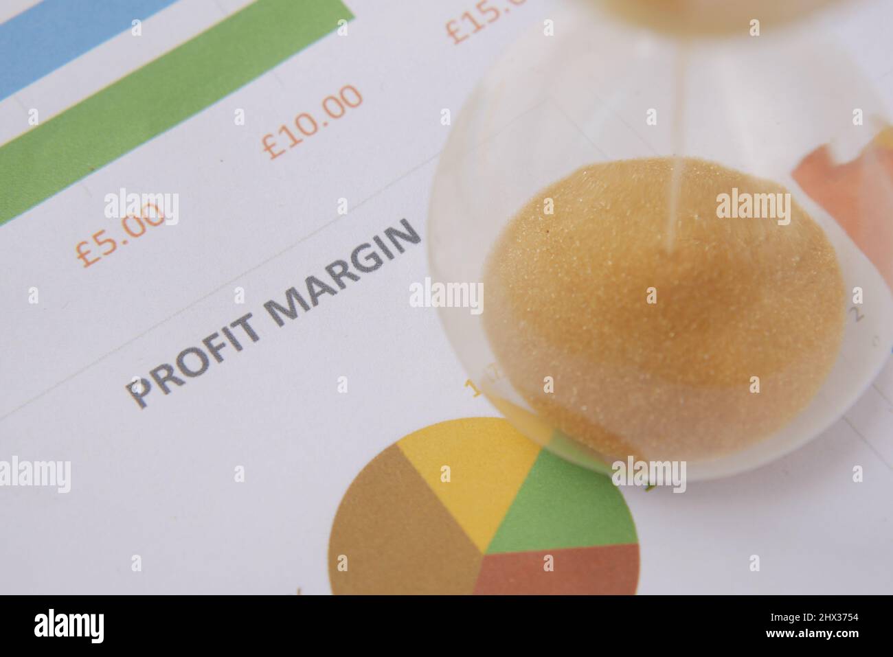 hourglass on table, sand flowing through the bulb of sandglass Stock ...