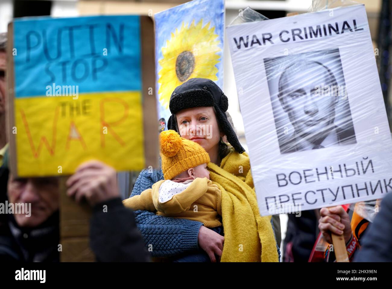 Scottish Artists for Ukraine demonstrate at the Russian consulate ...