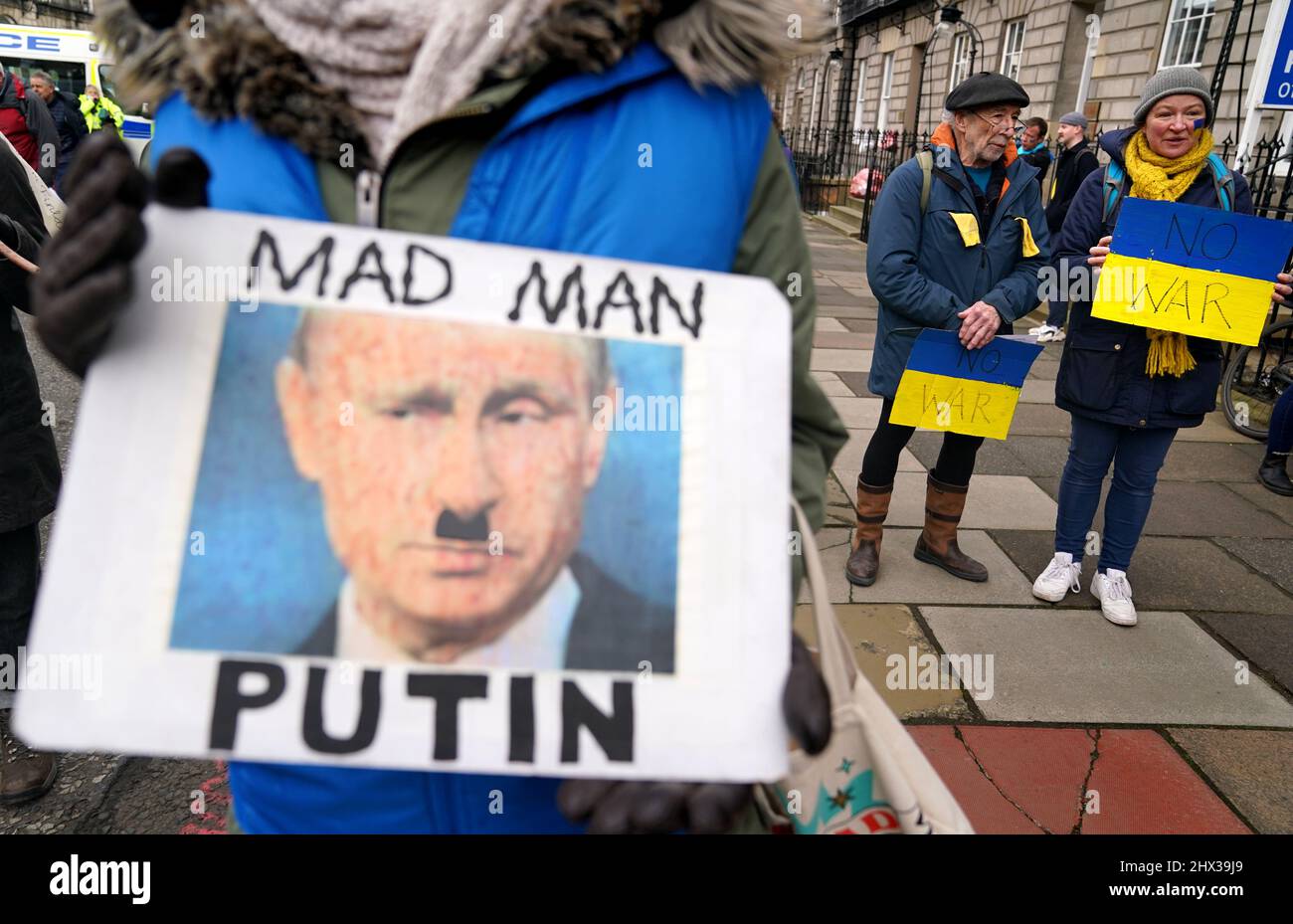 Scottish Artists for Ukraine demonstrate at the Russian consulate ...