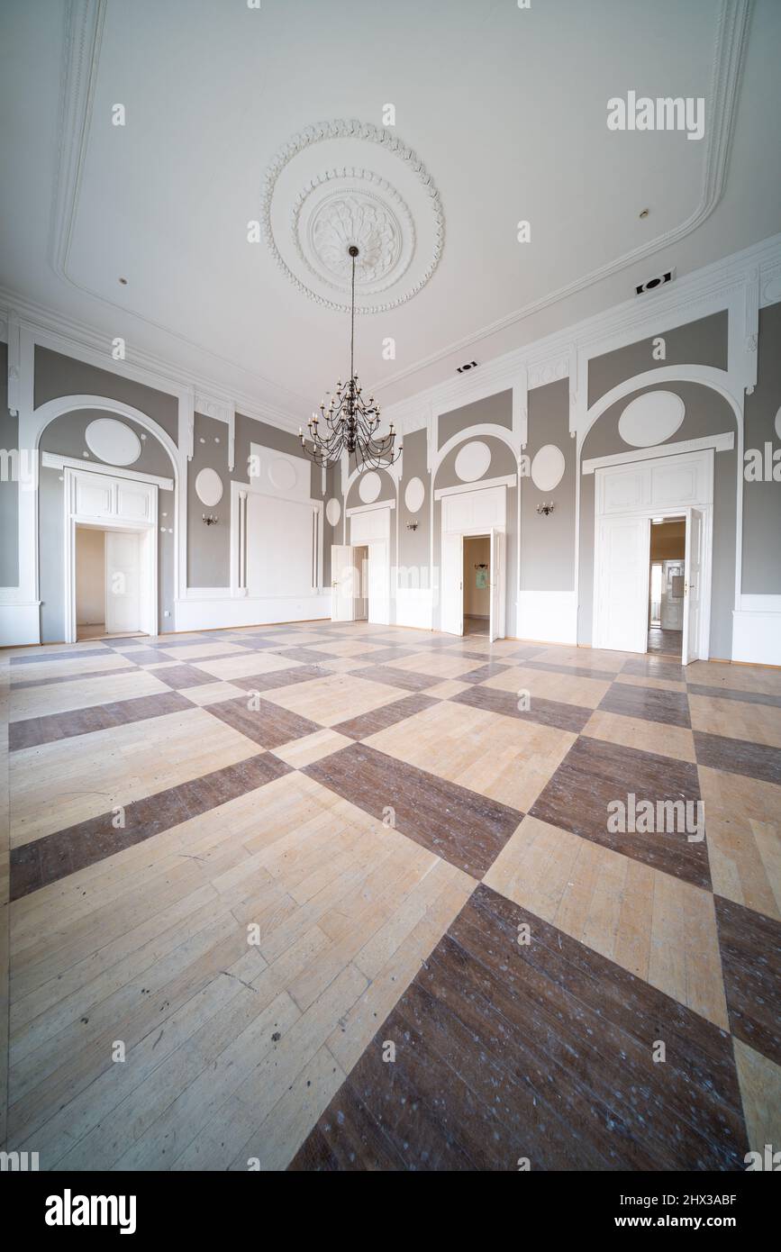 Abounded room hi-res stock photography and images - Alamy