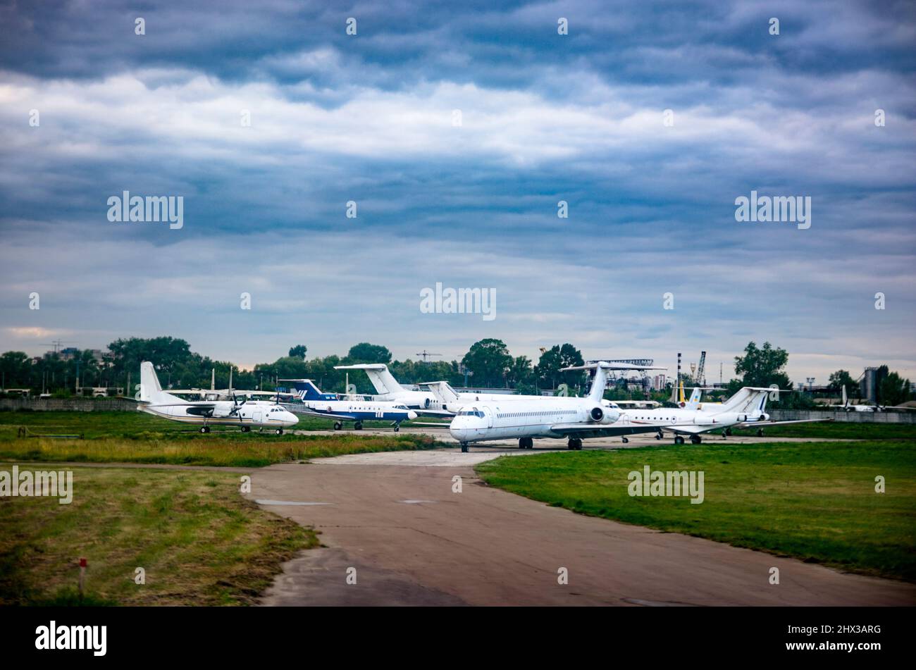 Group of aircraft hi-res stock photography and images - Alamy