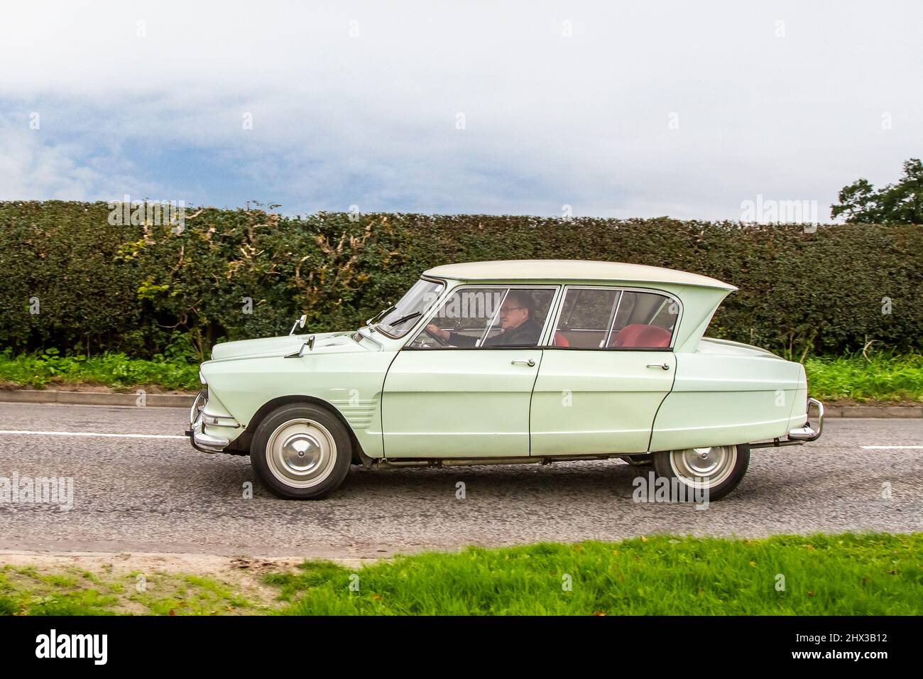 1965 citroen ami 6 break hi-res stock photography and images - Alamy