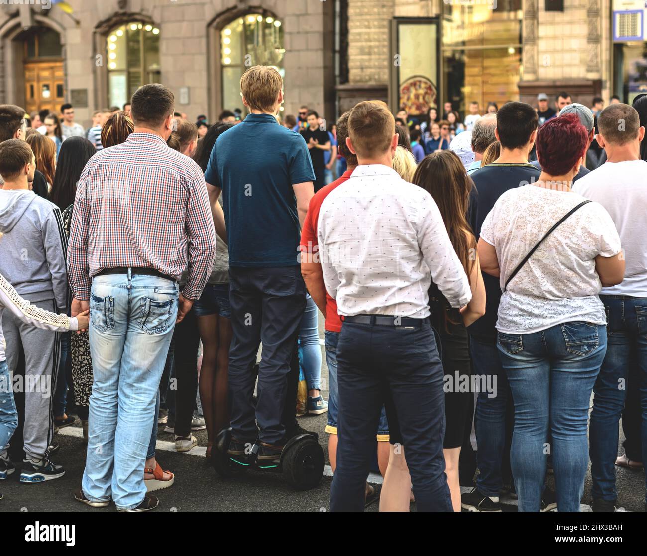 A crowd of people watching the event Stock Photo - Alamy