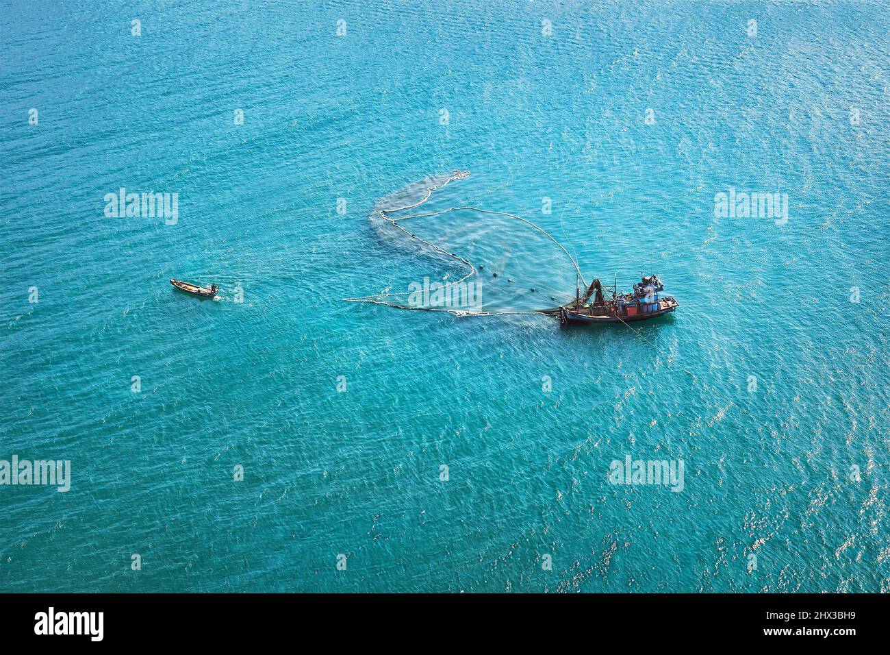 Fishermen boat net asia hi-res stock photography and images - Alamy