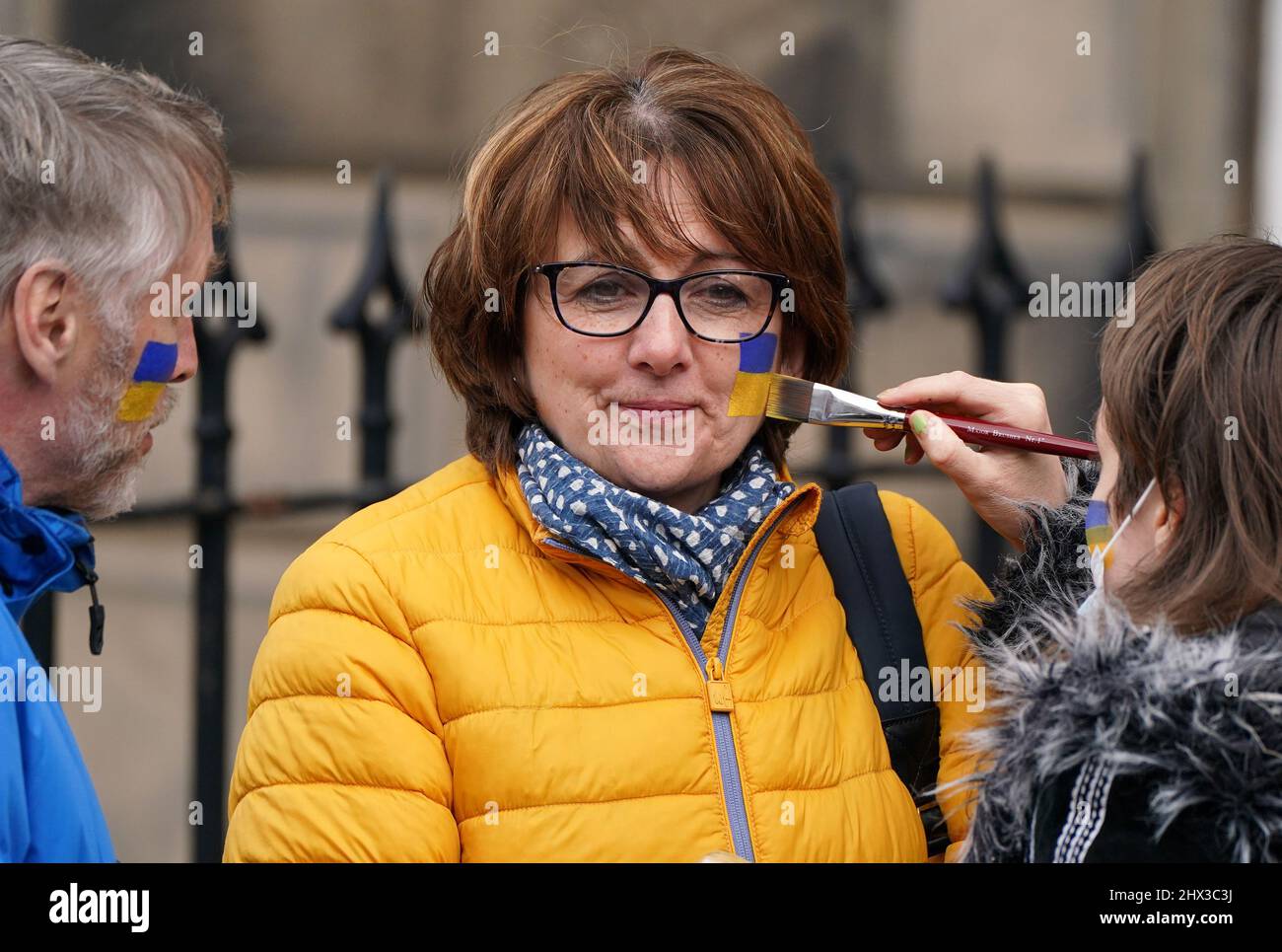 Scottish Artists for Ukraine demonstrate at the Russian consulate ...
