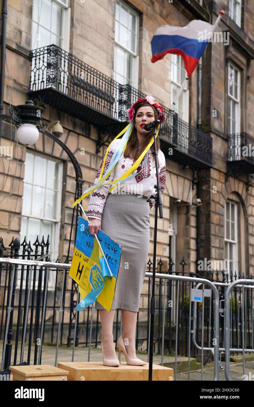 Scottish Artists for Ukraine demonstrate at the Russian consulate ...