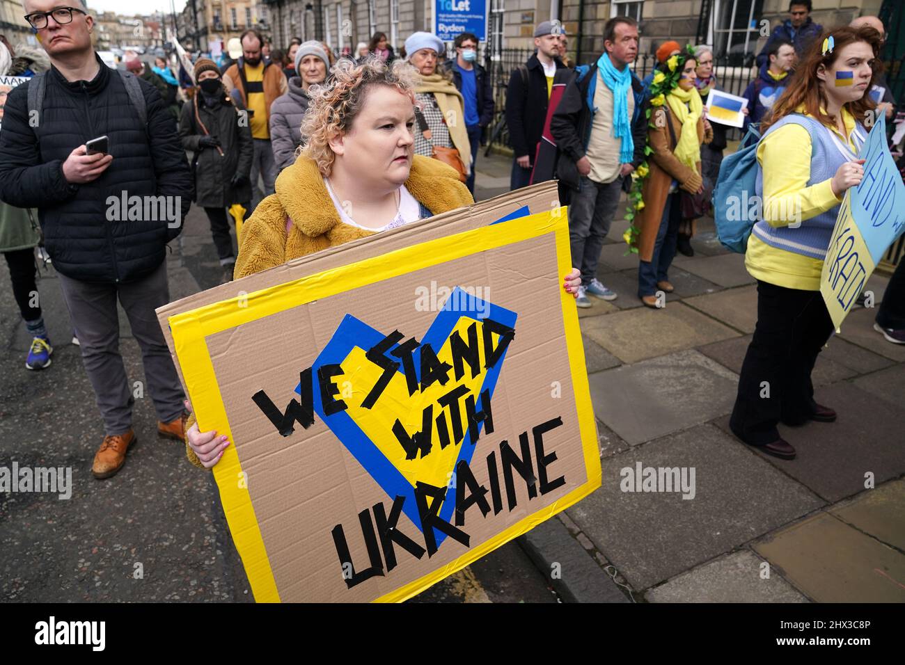 Scottish Artists for Ukraine demonstrate at the Russian consulate ...