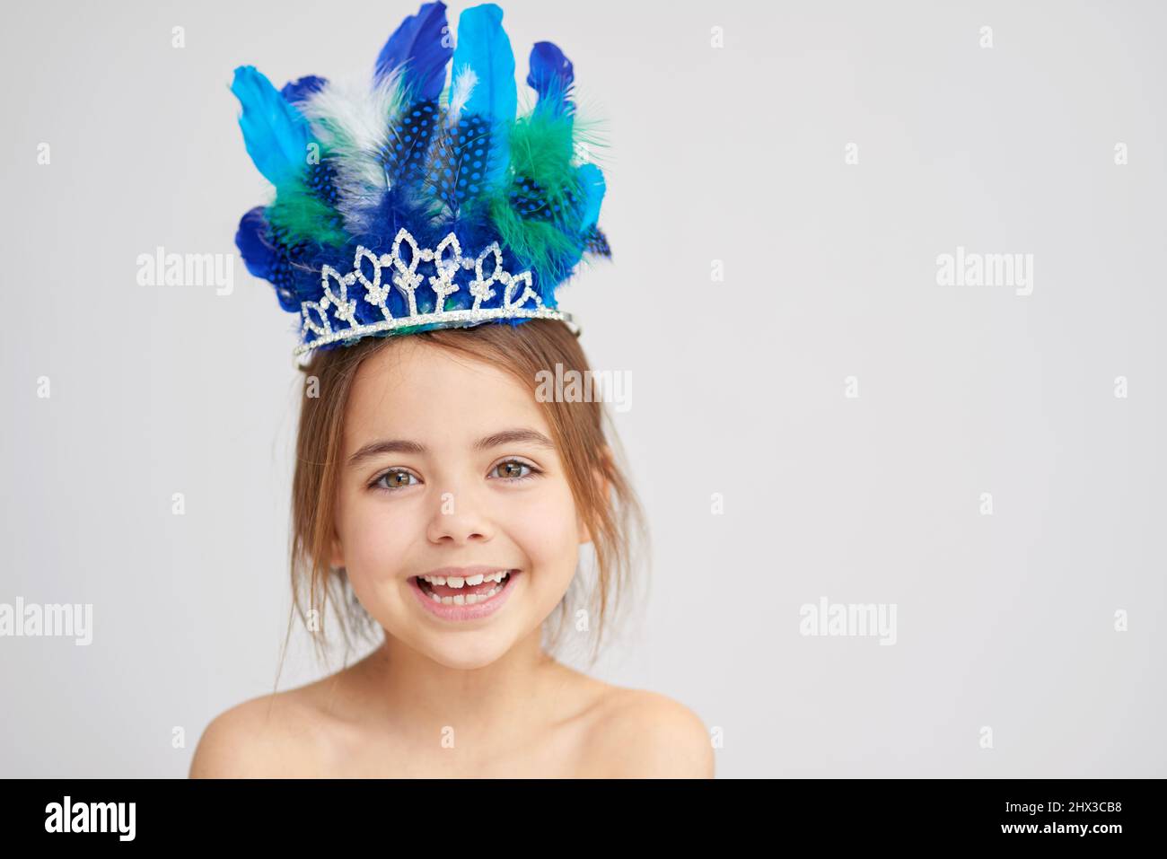 Girl wearing princess crown hi-res stock photography and images - Alamy