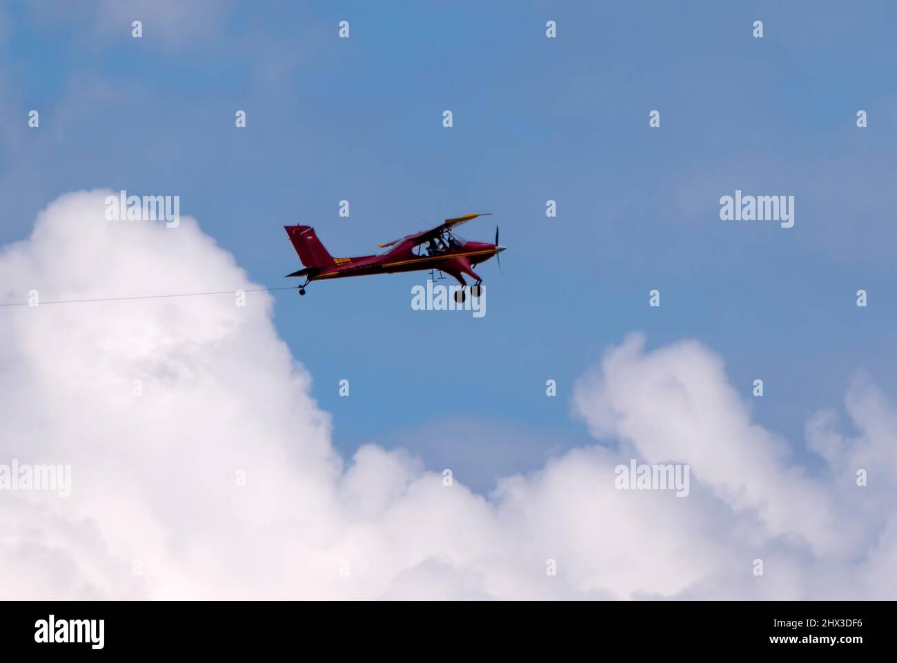 Pull rope plane hi-res stock photography and images - Alamy