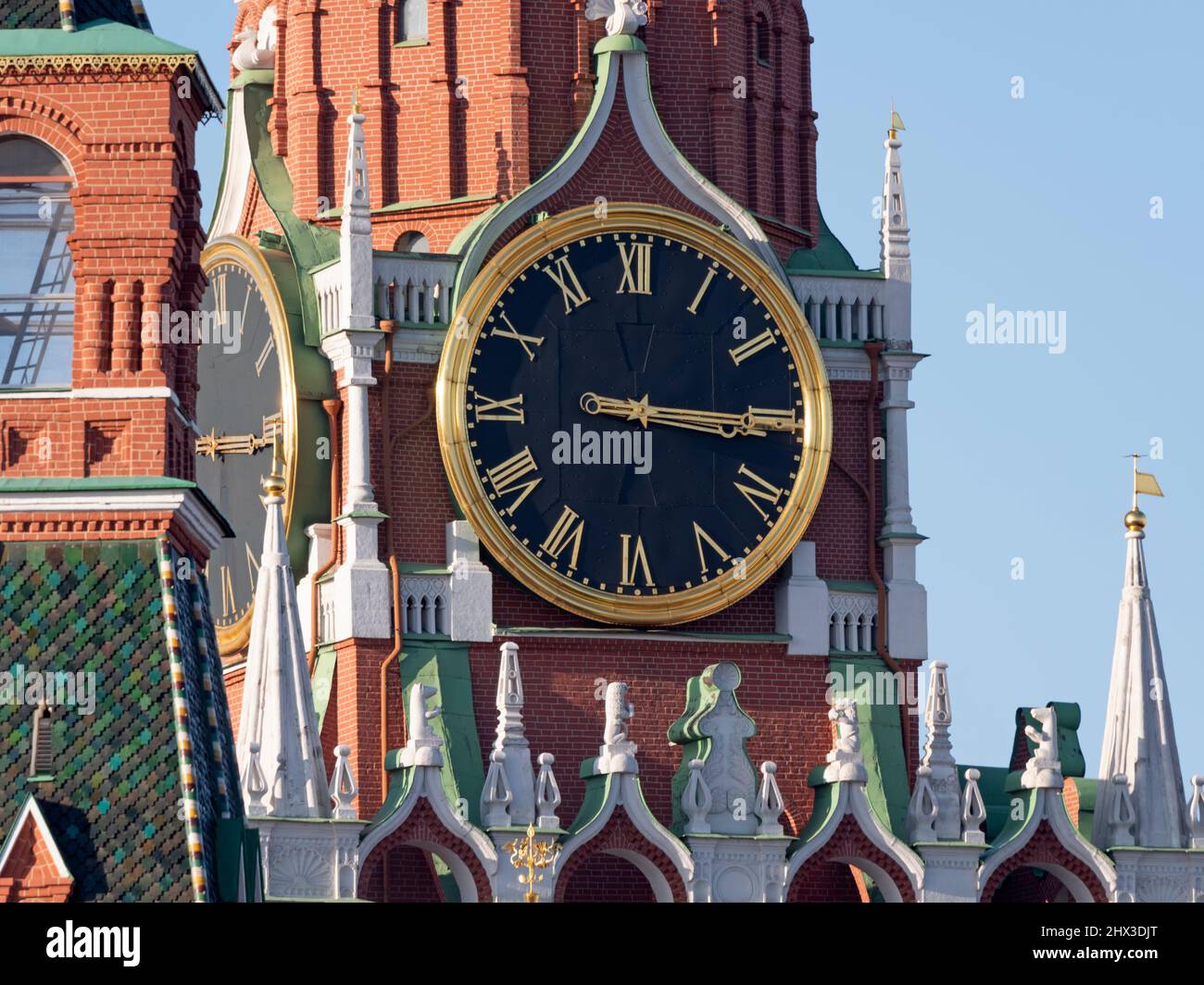 Moscow Kremlin Main Clock named Kuranti on Spasskaya Tower Red Square ...