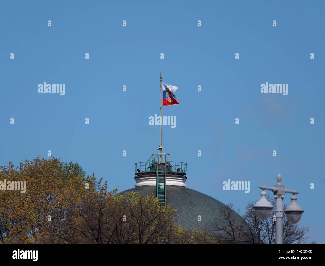 Russian national flag kremlin tower hi-res stock photography and images ...
