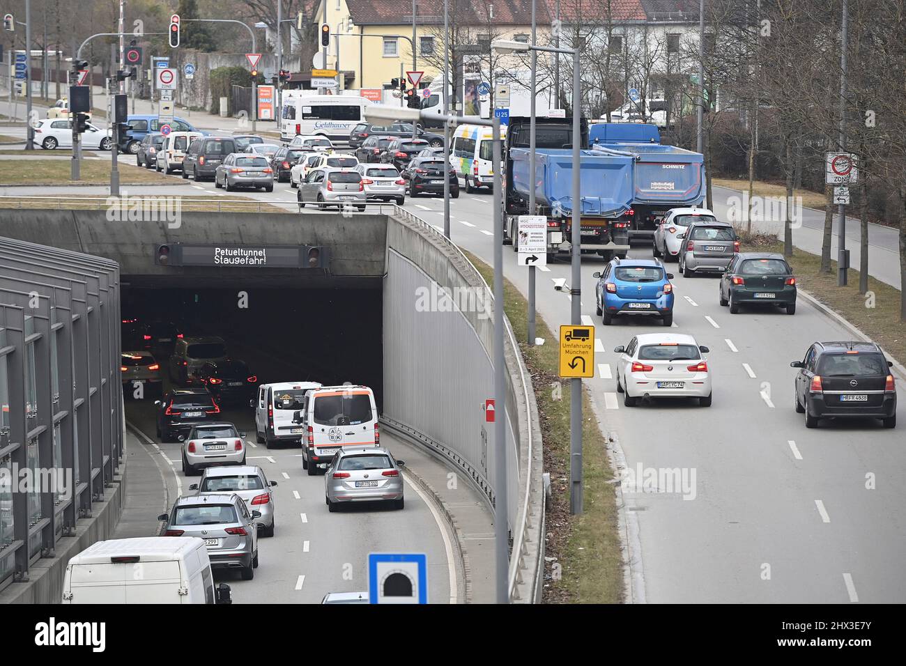 Munich, Deutschland. 07th Mar, 2022. Clogged main road, traffic jam ...