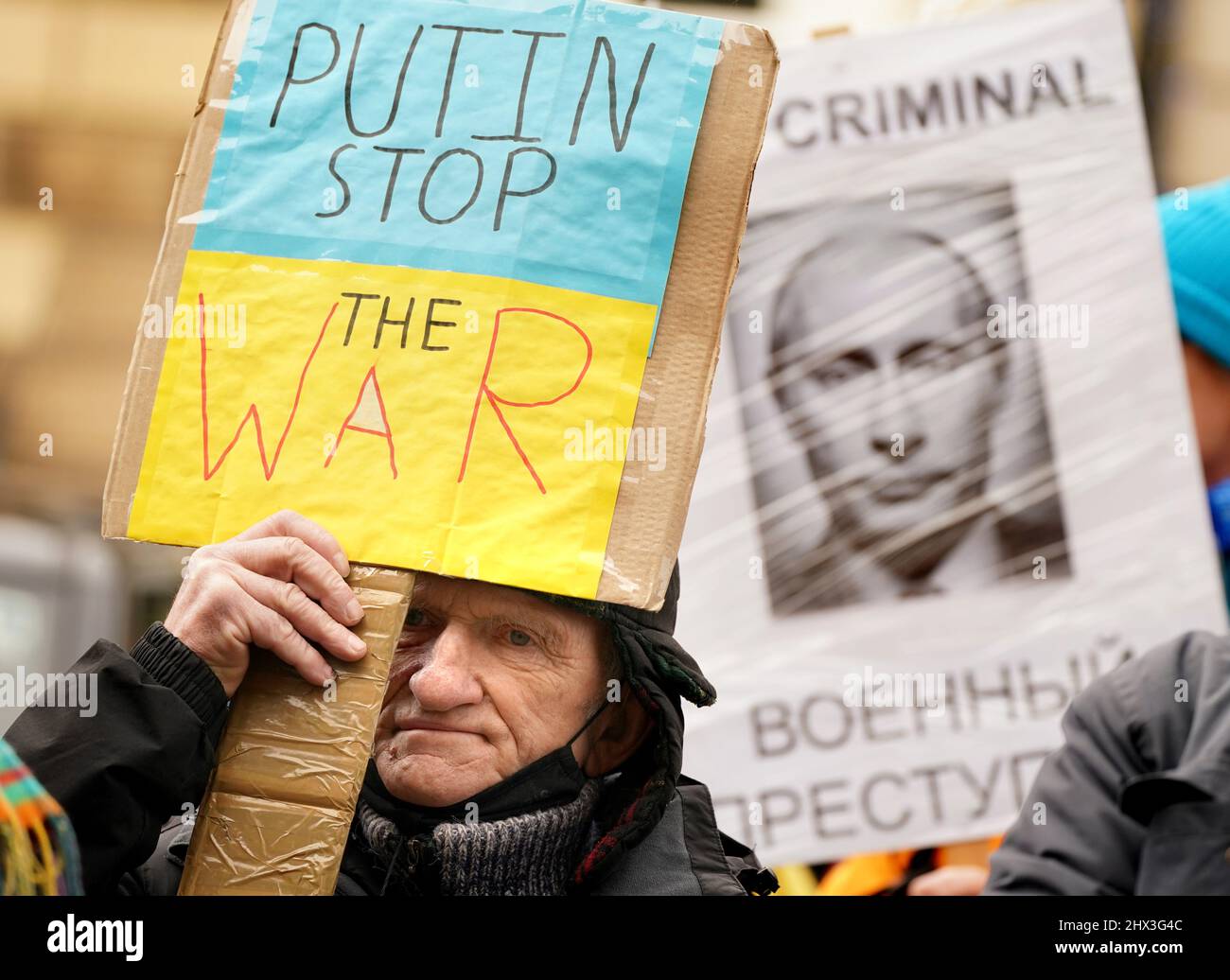 Scottish Artists for Ukraine demonstrate at the Russian consulate ...