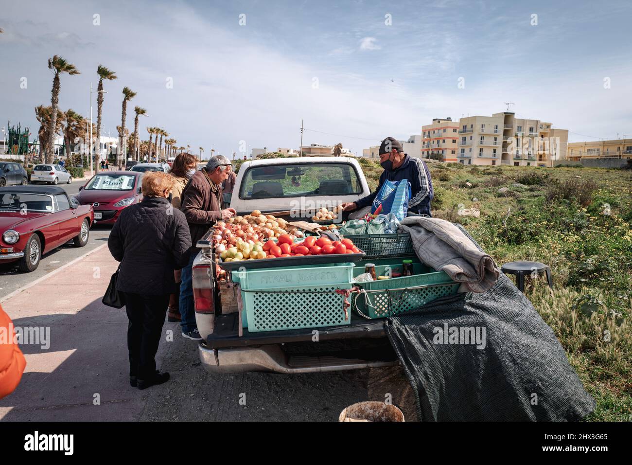 Farmer selling potatoes hi-res stock photography and images - Alamy