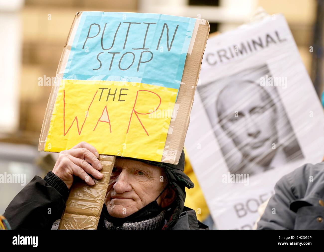Scottish Artists for Ukraine demonstrate at the Russian consulate ...