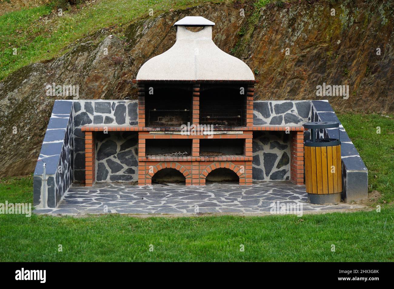 Outdoor barbecue in a public park Stock Photo - Alamy
