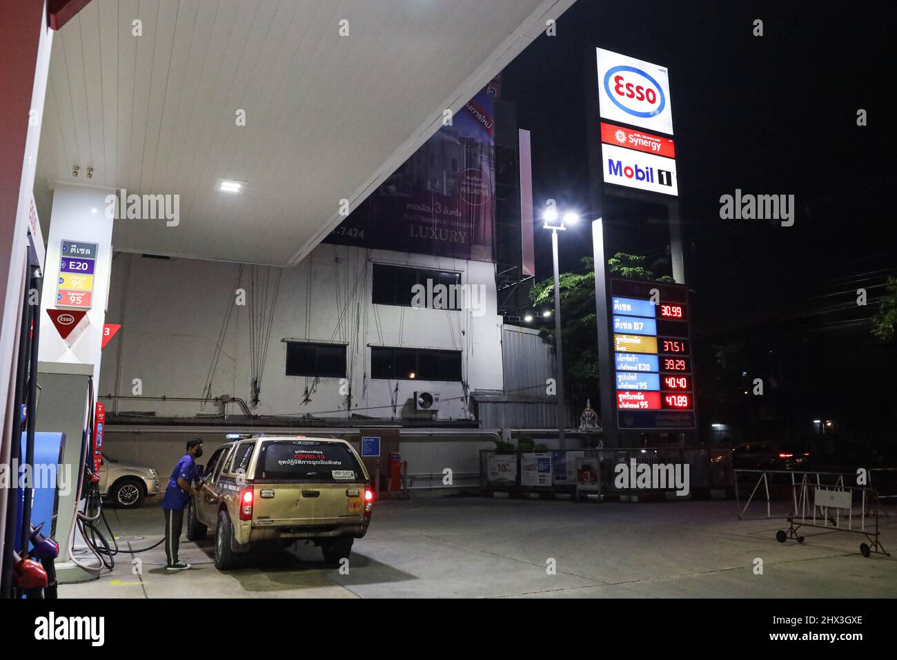 Shell petrol station asia hi-res stock photography and images - Alamy