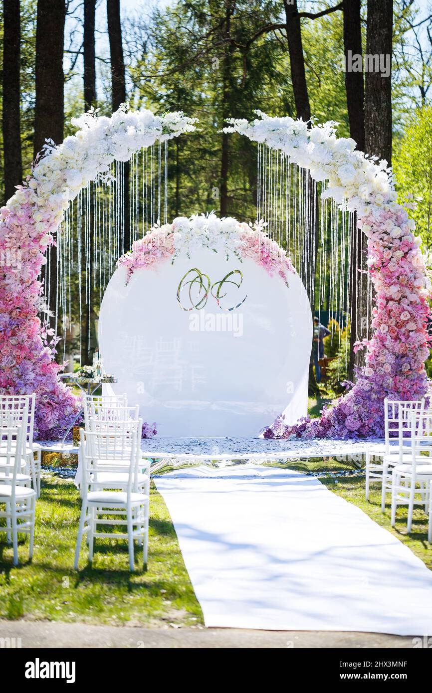 Festive arch for the ceremony of painting the newlyweds on the wedding ...