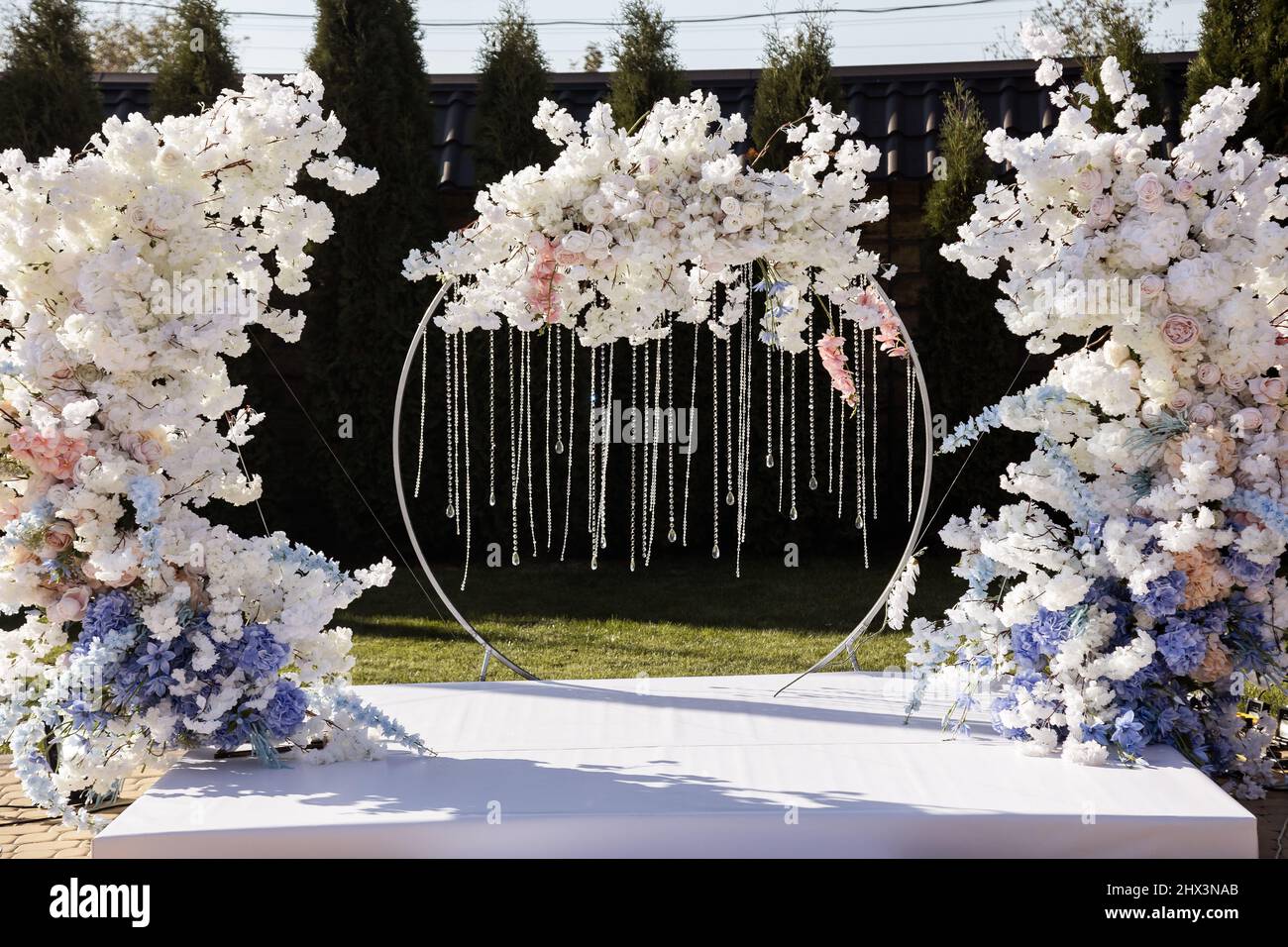 Festive arch for the ceremony of painting the newlyweds on the wedding ...