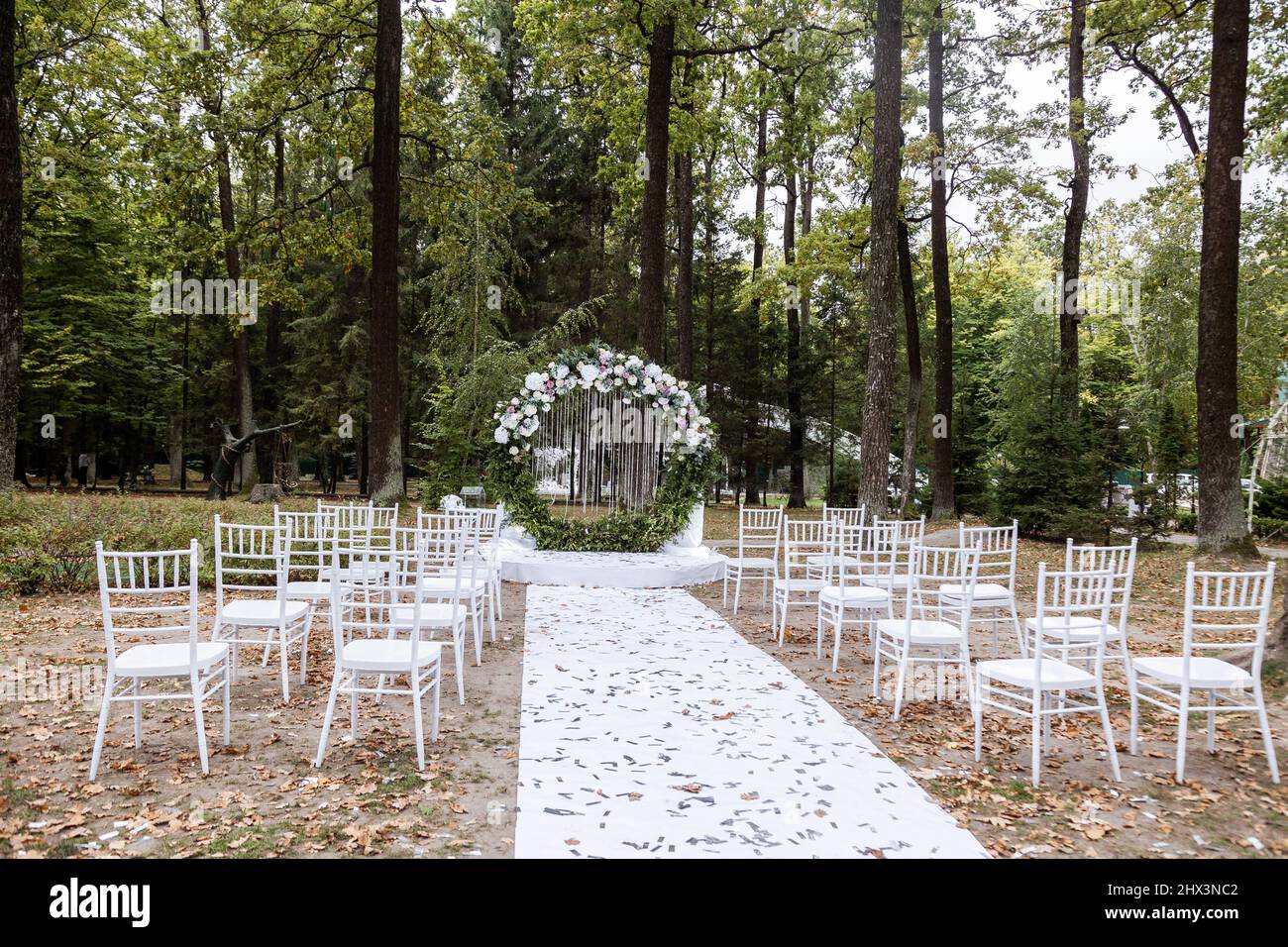 Festive arch for the ceremony of painting the newlyweds on the wedding ...